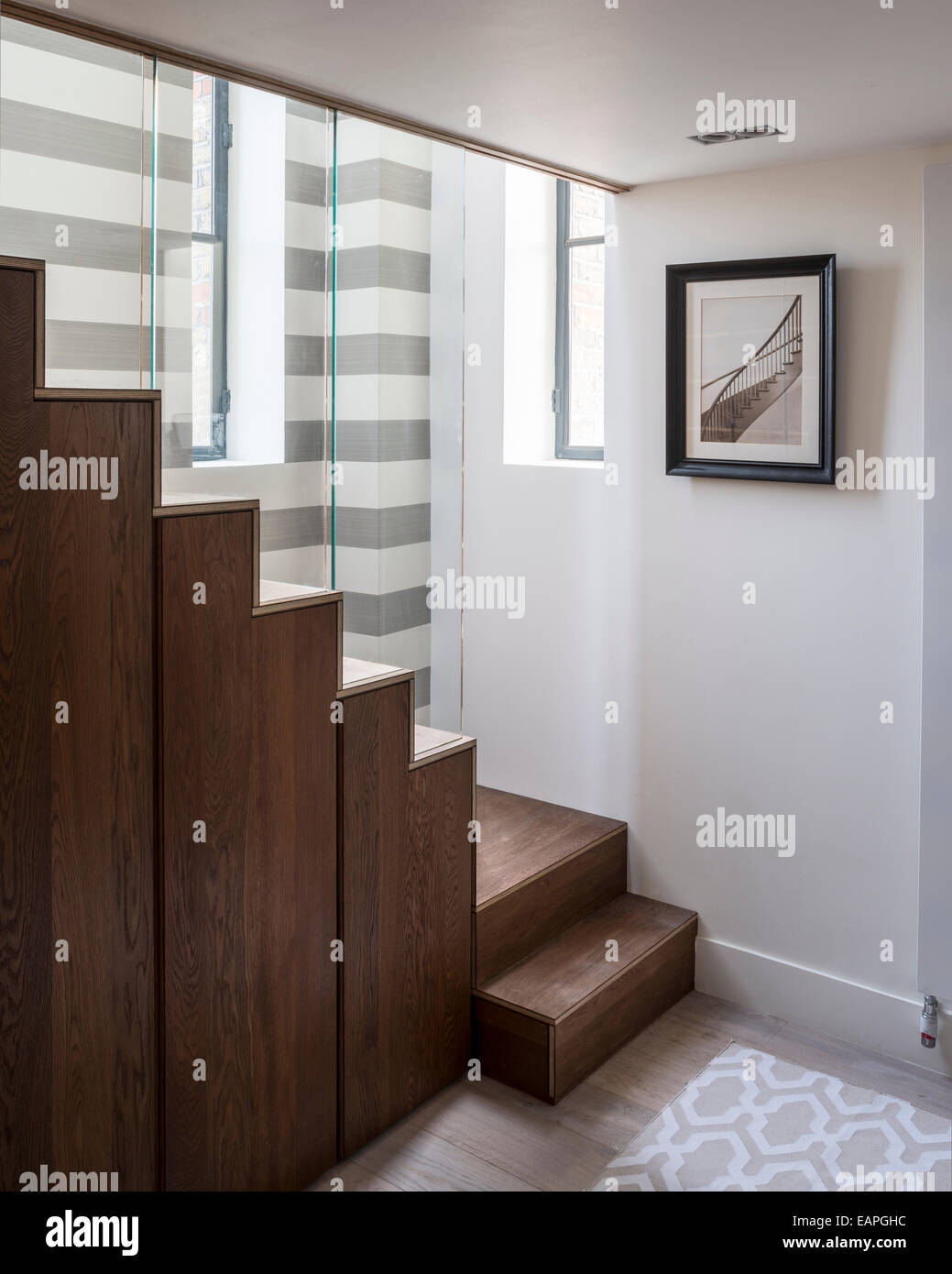 Mirrored cupboard hi-res stock photography and images - Alamy