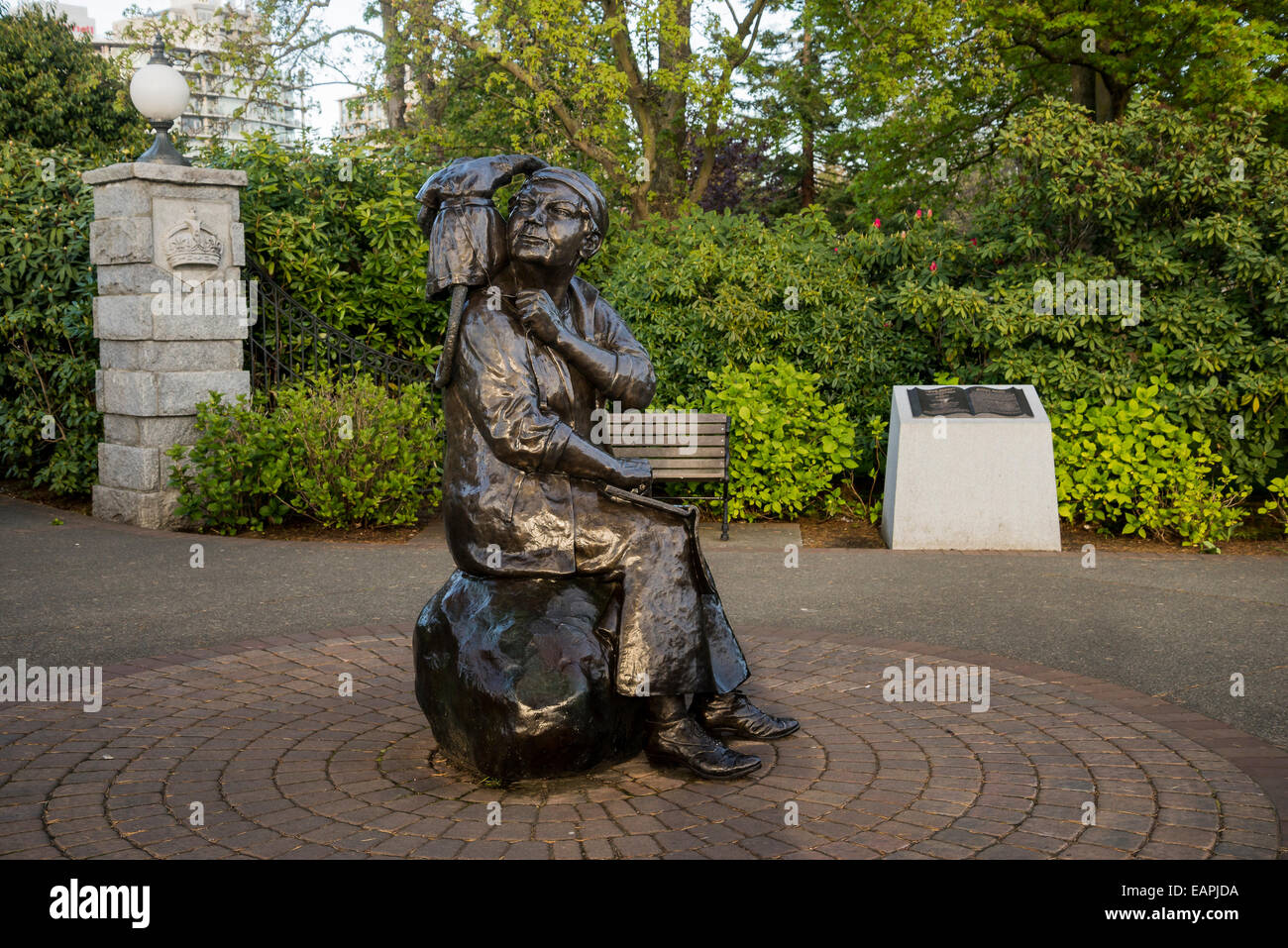 Bronze statue of artist Emily Carr by Barbara Paterson, Victoria ...
