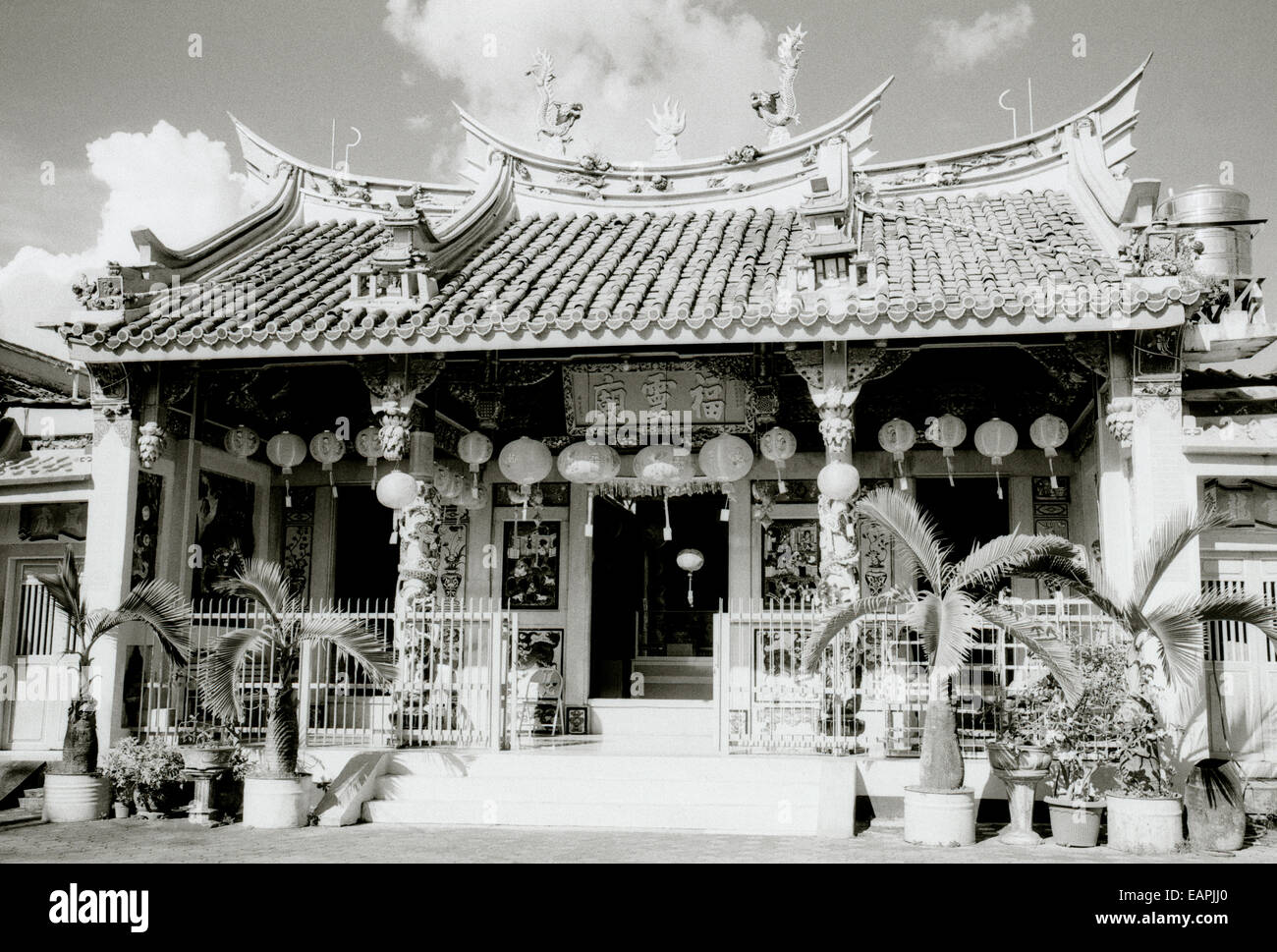 Vihara buddha prabha chinese temple hi-res stock photography and images ...