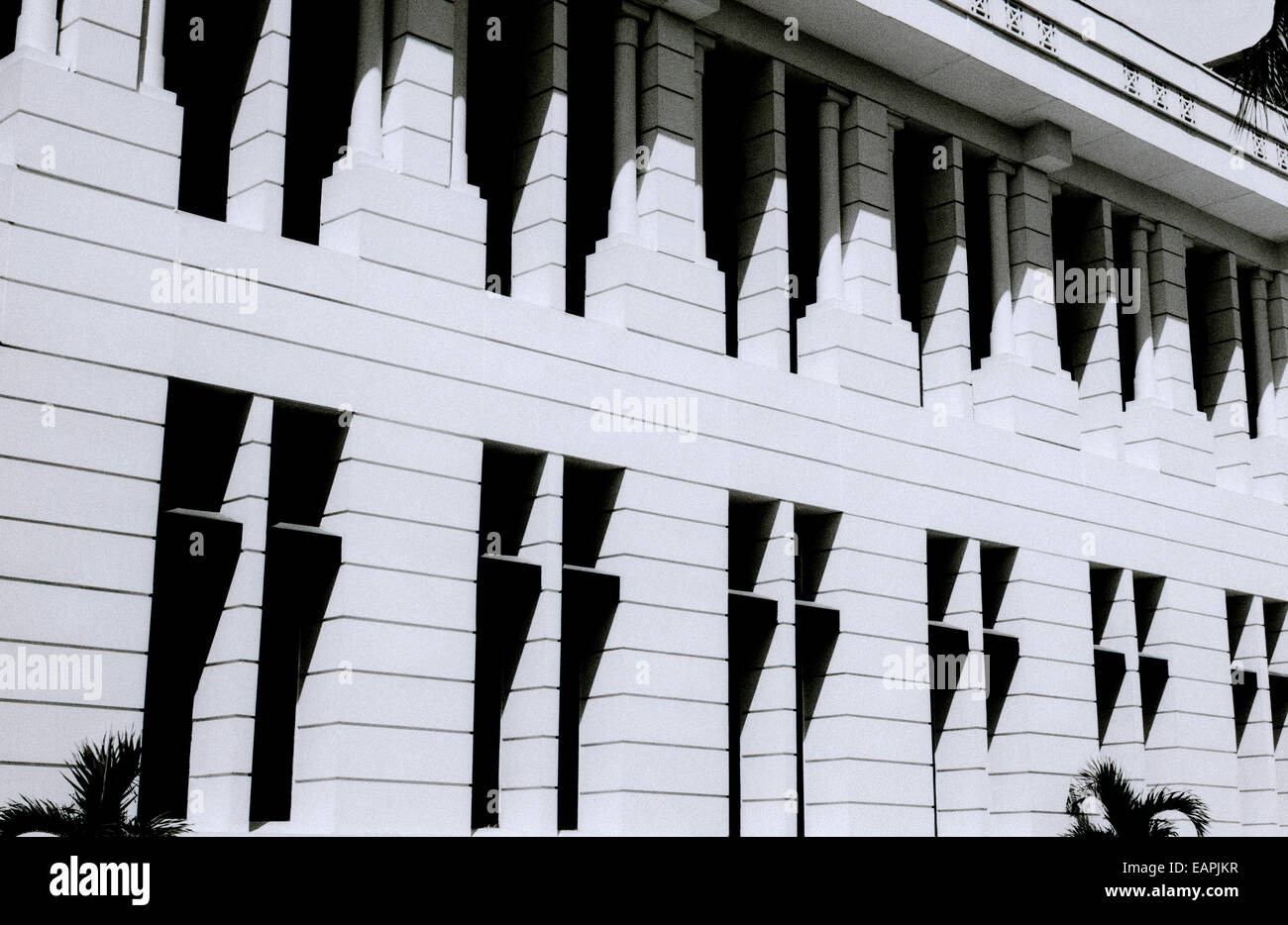 Dramatic style hi-res stock photography and images - Alamy