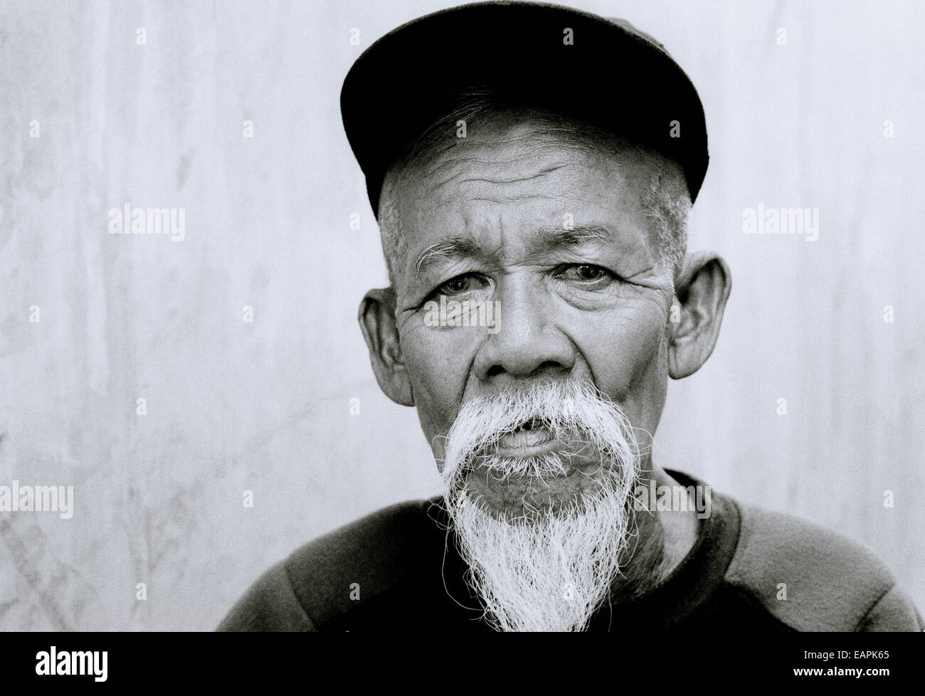 Java old man indonesian indonesia hi-res stock photography and images ...