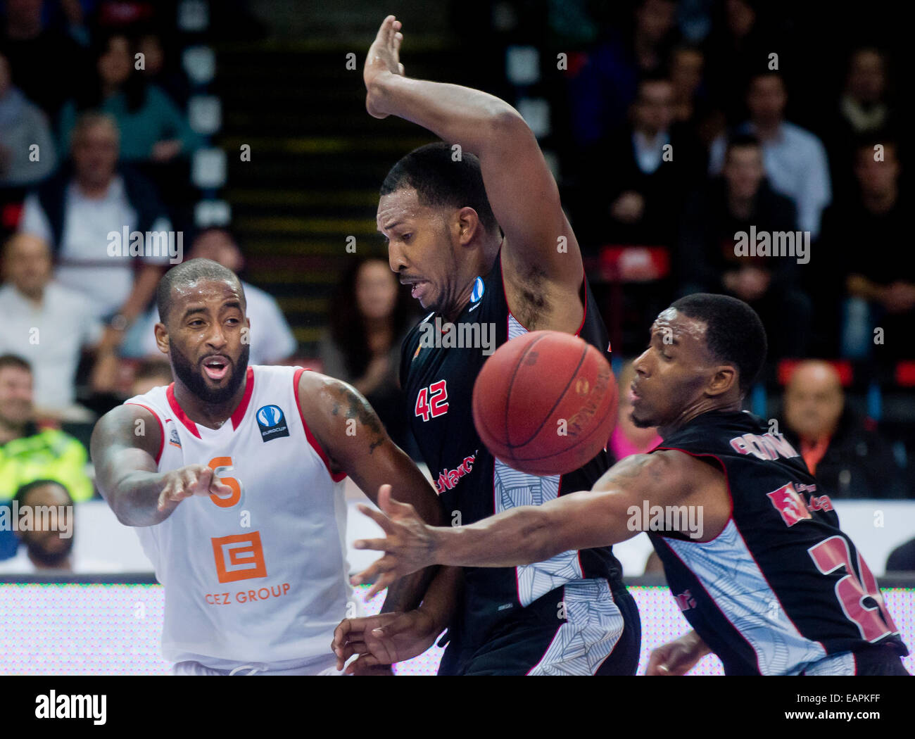Prague, Czech Republic. 19th Nov, 2014. From left: Darius Washington of ...