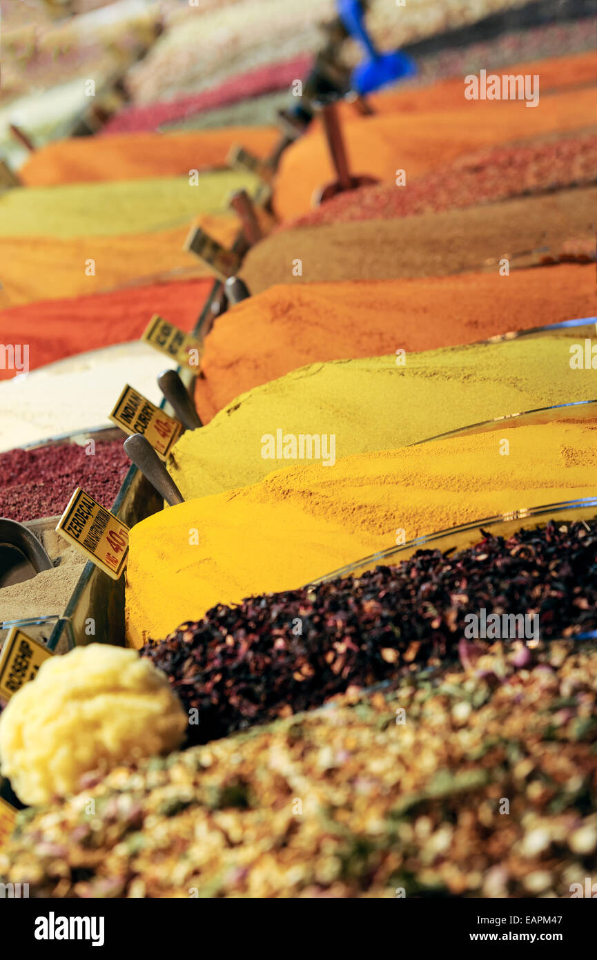 Spices in Grand Bazaar kapalicarsi Eminonu, Istanbul Stock Photo - Alamy