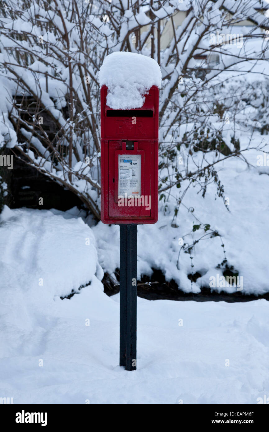 Post box in the snow Stock Photo - Alamy