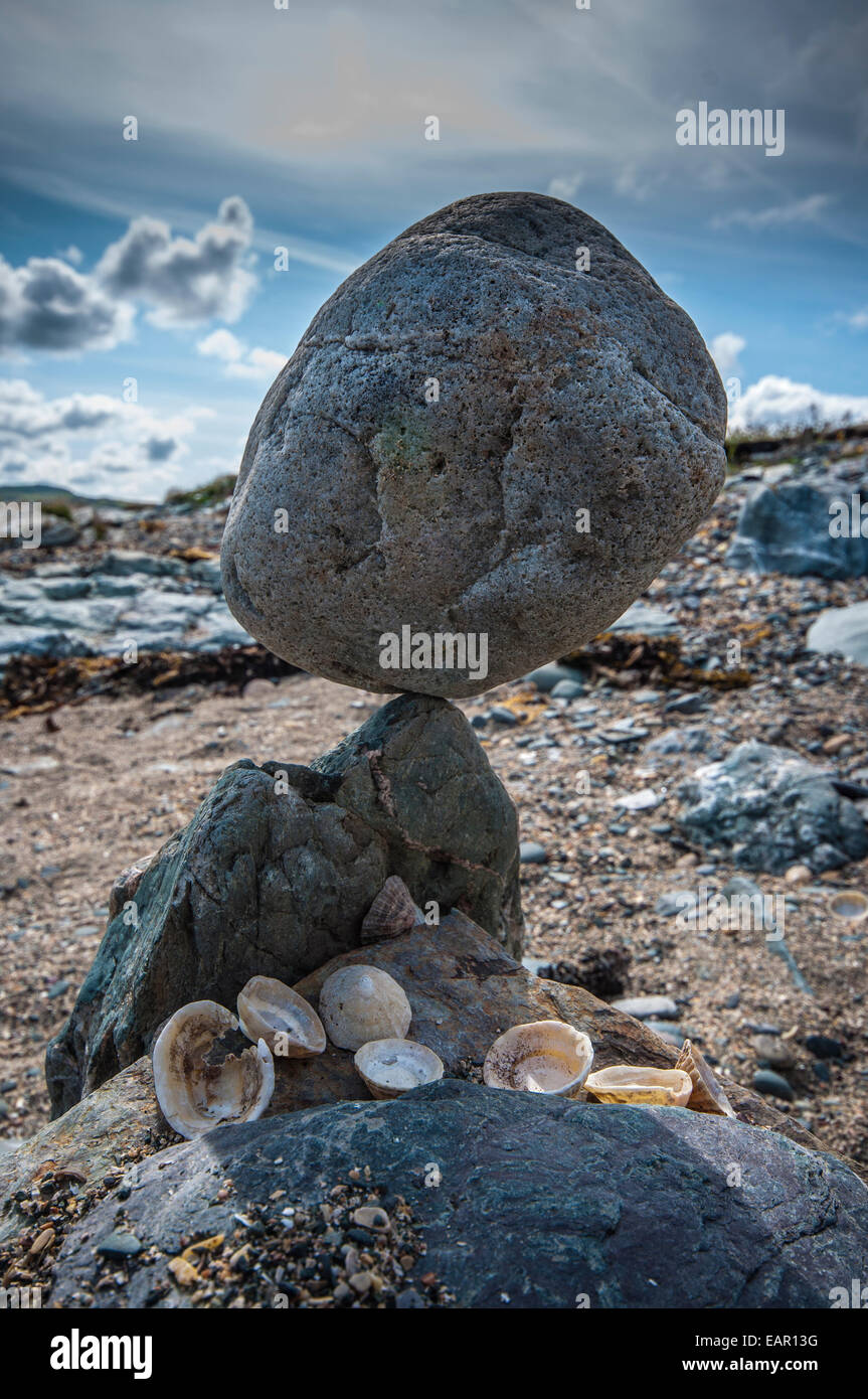 Cemlyn Bay Anglesey North Wales Rock balancing Stock Photo - Alamy
