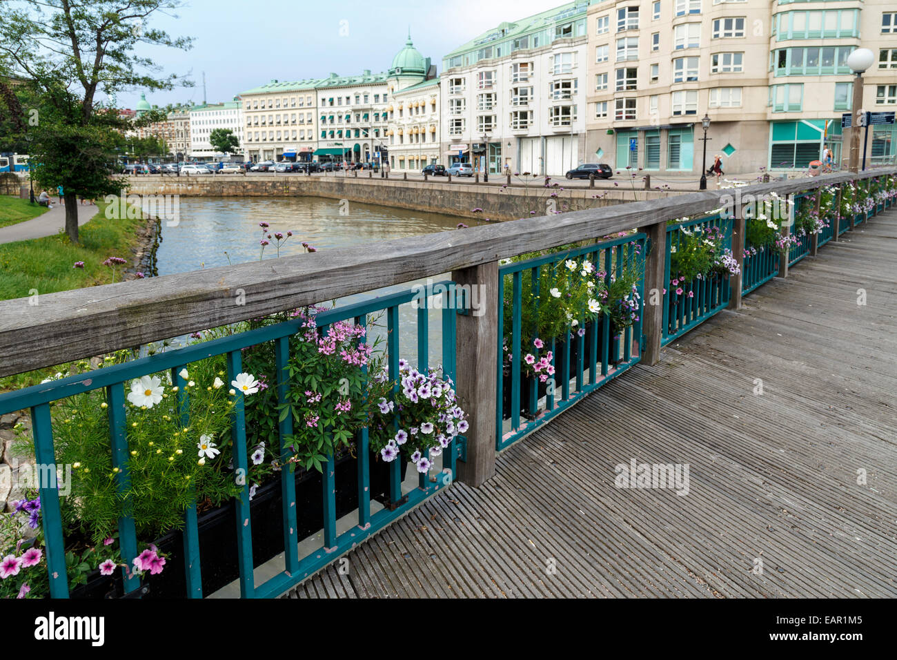 Tree planter boxes hi-res stock photography and images - Alamy