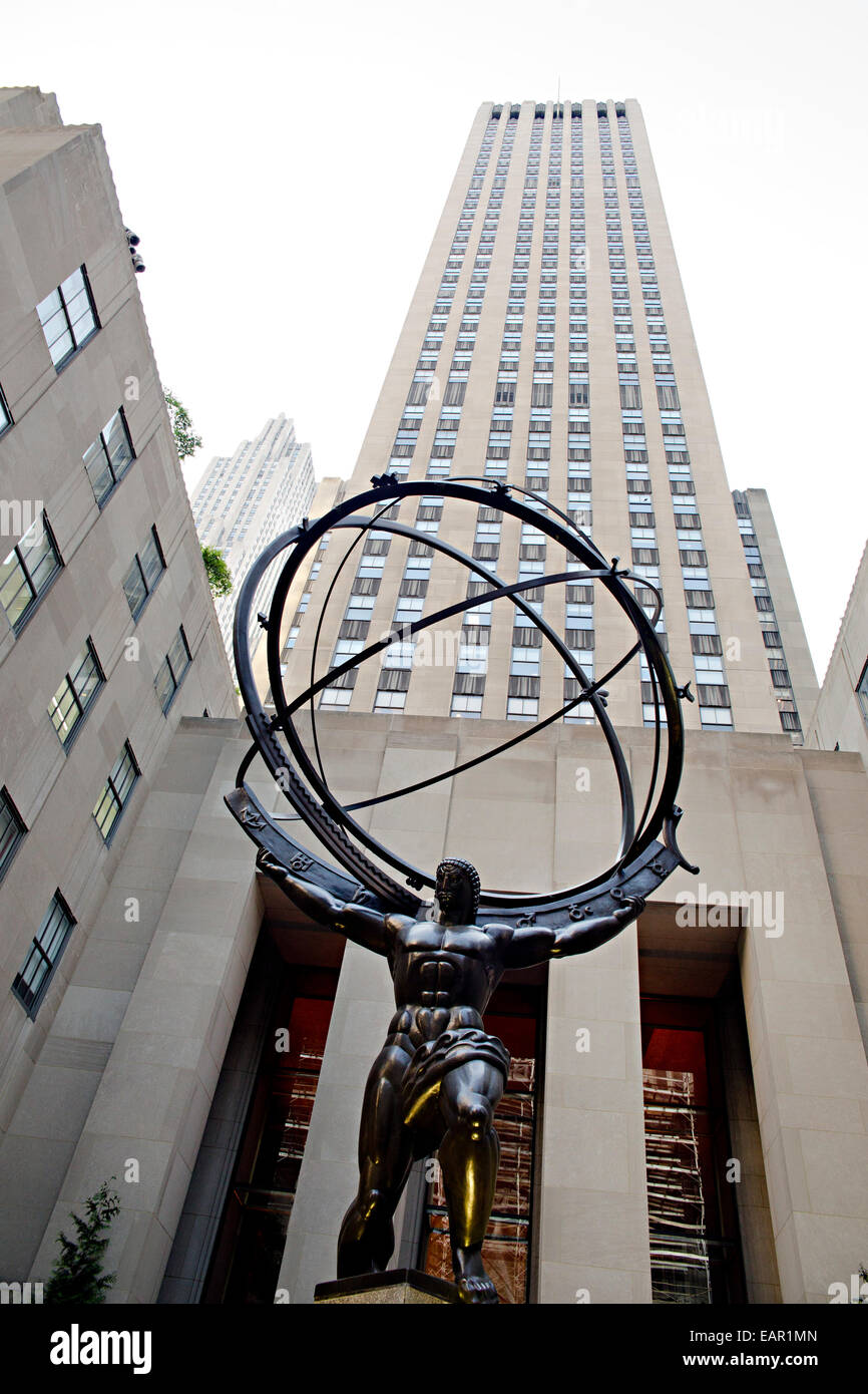 The Atlas Statue sits in front of Rockefeller Center in New York City ...