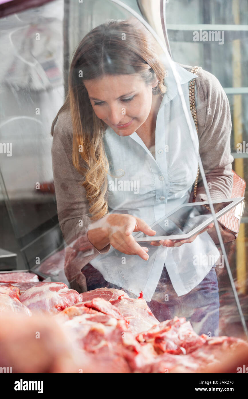 Woman butchery hi-res stock photography and images - Alamy