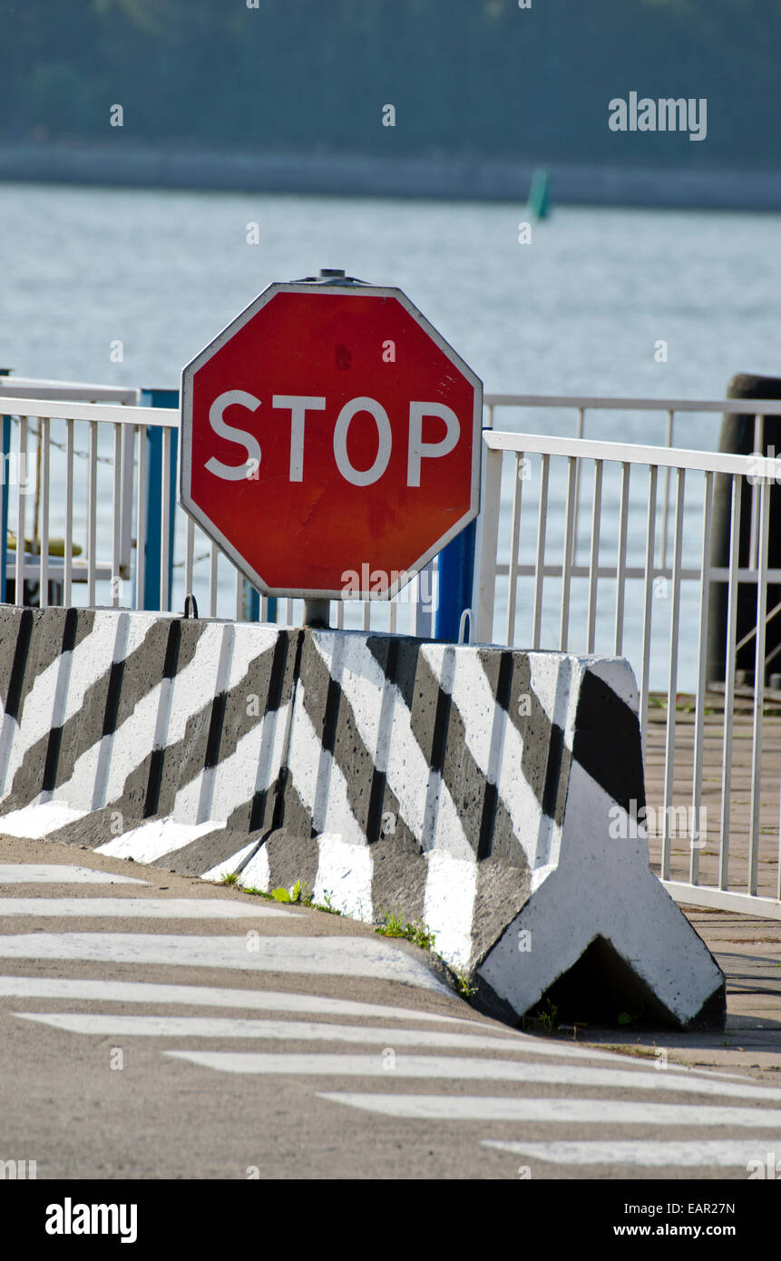 Stop sign symbol hi-res stock photography and images - Alamy