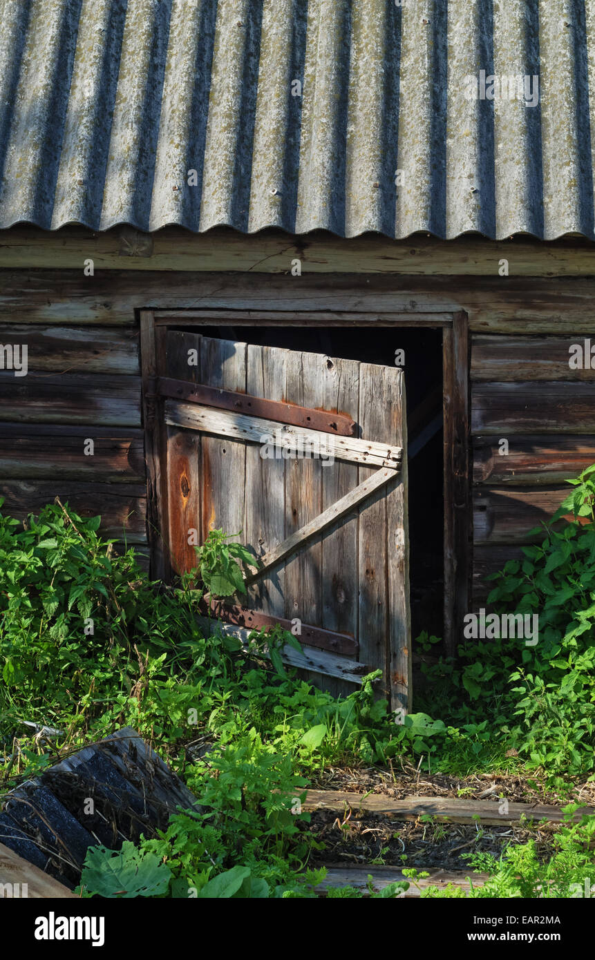 Shed of the old rural house. Door is open Stock Photo - Alamy