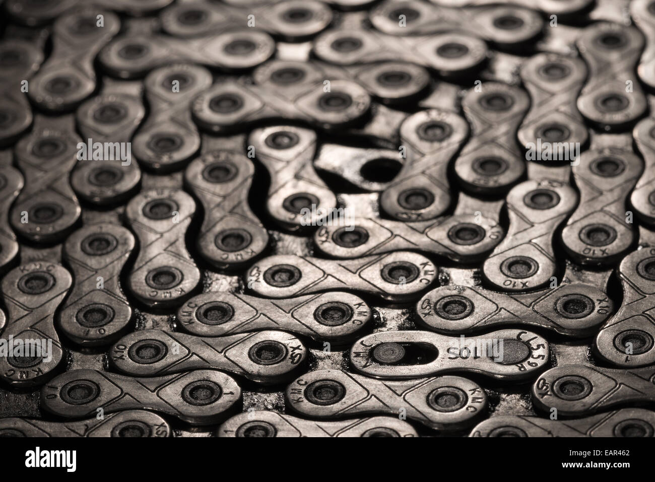 movable steel iron bush outer inner roller chain plate with shiny links ...