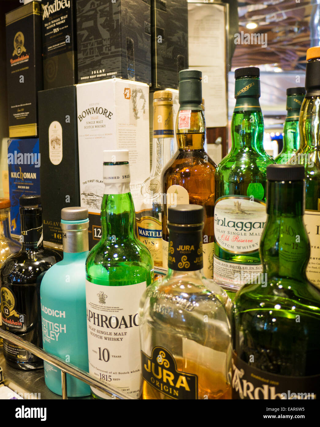 Scotch whisky bottles selection hi-res stock photography and images - Alamy