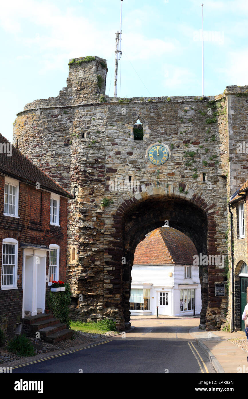 Medieval landgate hi-res stock photography and images - Alamy