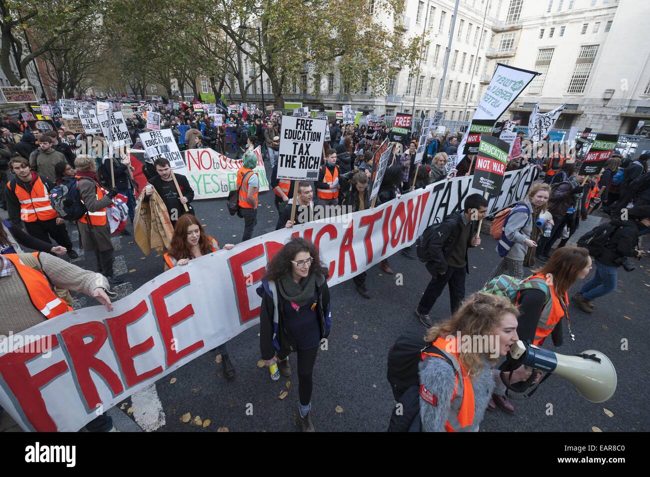 London, London, UK. 19th Nov, 2014. Thousands of students begin their ...