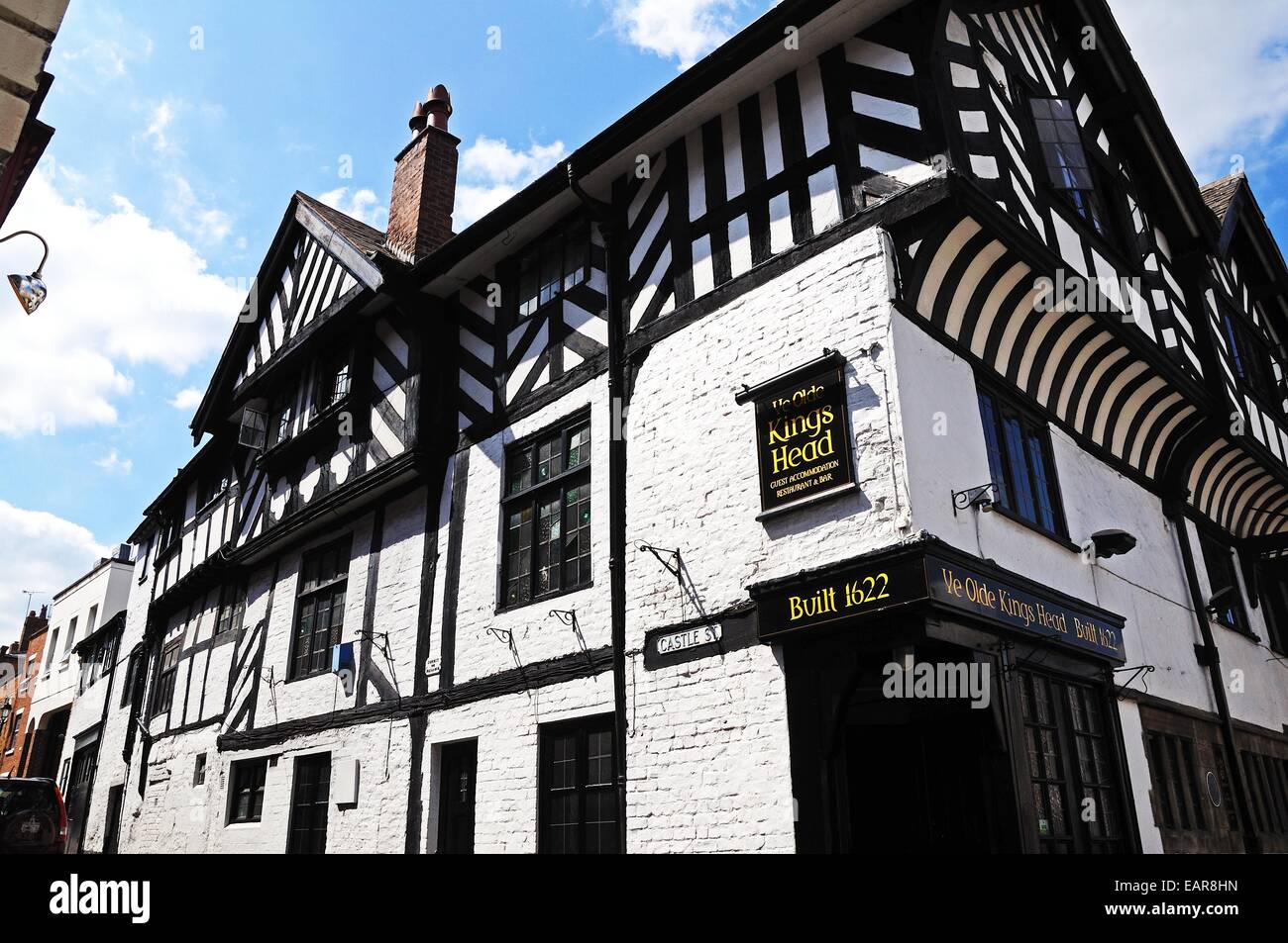 Kings Head Pub on the corner of Bridge Street and Castle street which ...