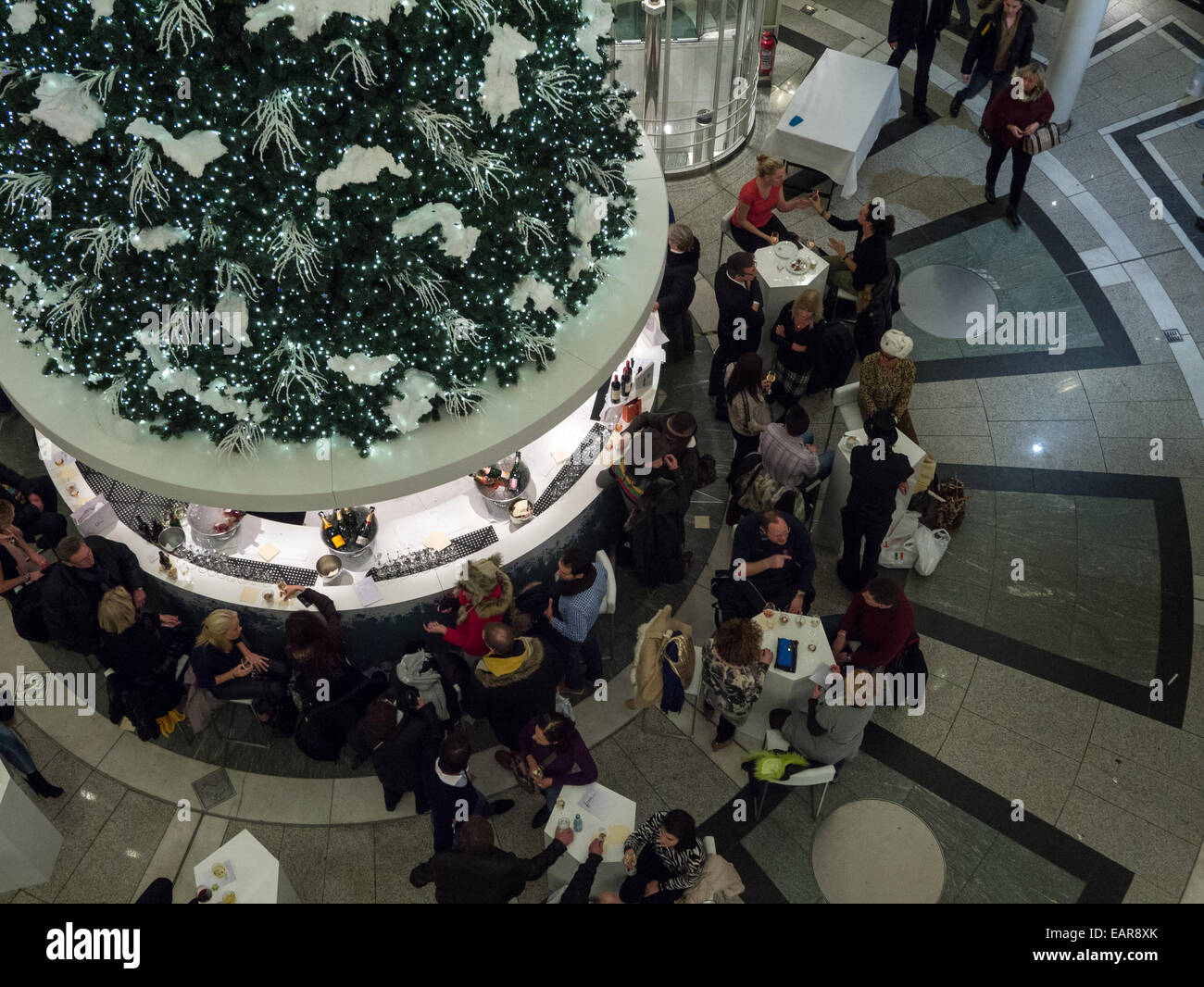 Large christmas tree hi-res stock photography and images - Alamy