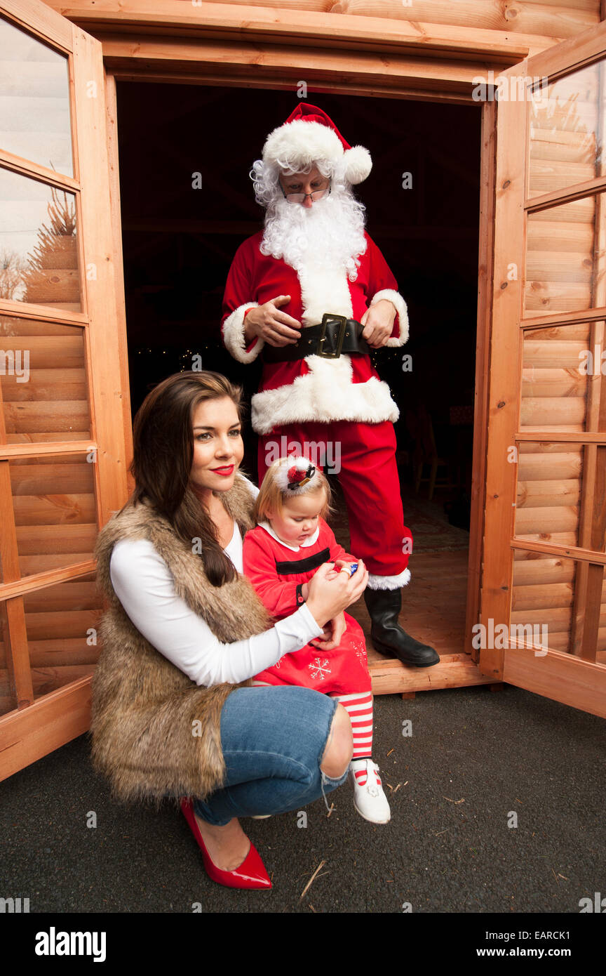 ZSL, London Zoo, Regent’s Park, UK. 20th November, 2014. Model Imogen ...