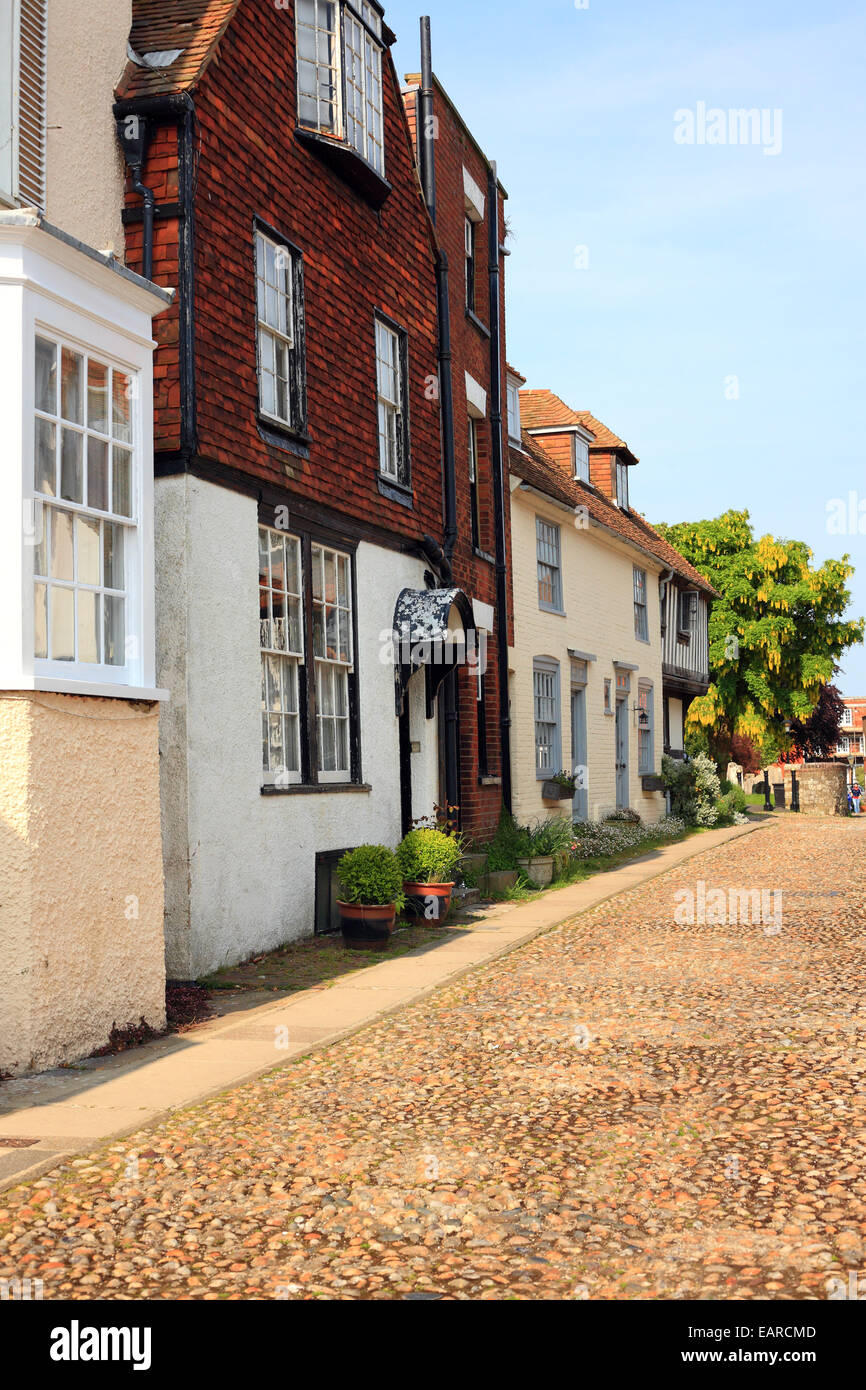 Town houses and cobbled street in Church Square, Rye, East Sussex ...