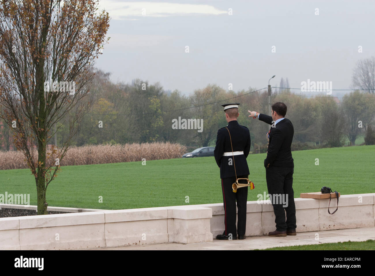 Coldstream Guardsman Ashley Cole with a veteran at Tyne Cot WW1 ...