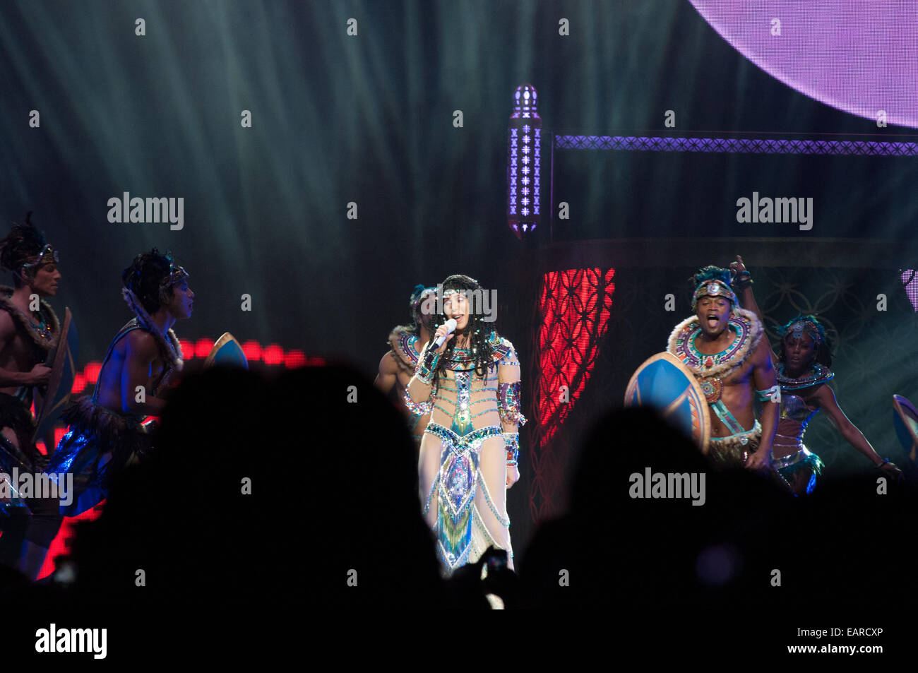 Pop icon cher hi-res stock photography and images - Alamy