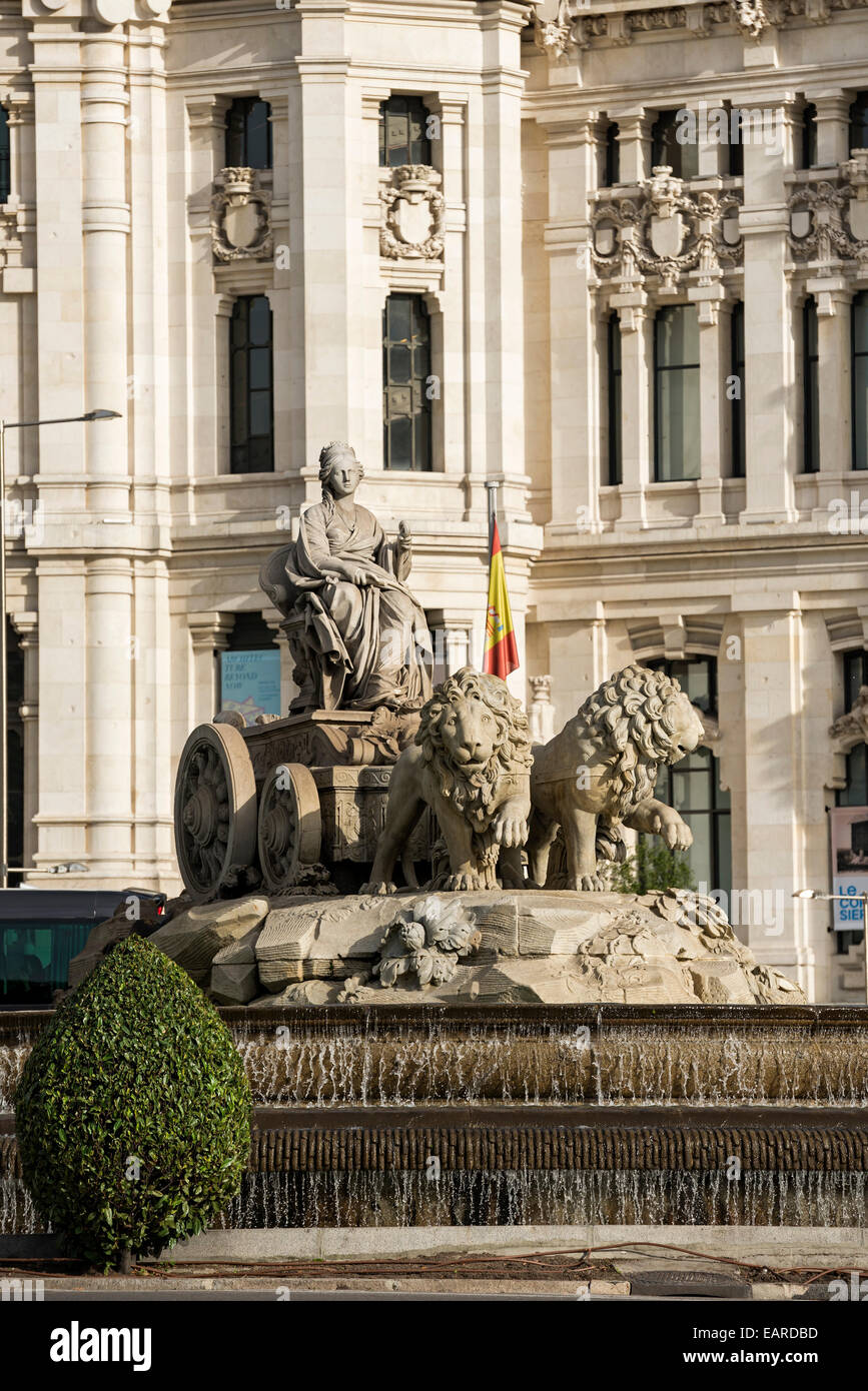 Madrid fountain tourism buildings hi-res stock photography and images ...