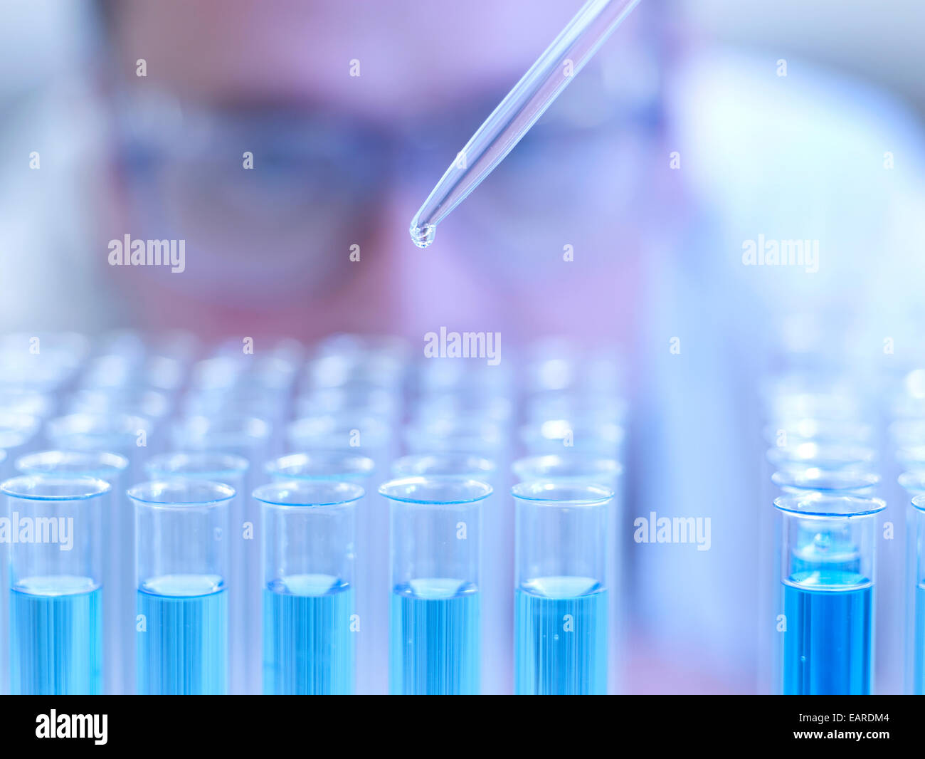 Drop drip science experiment pipette hi-res stock photography and ...