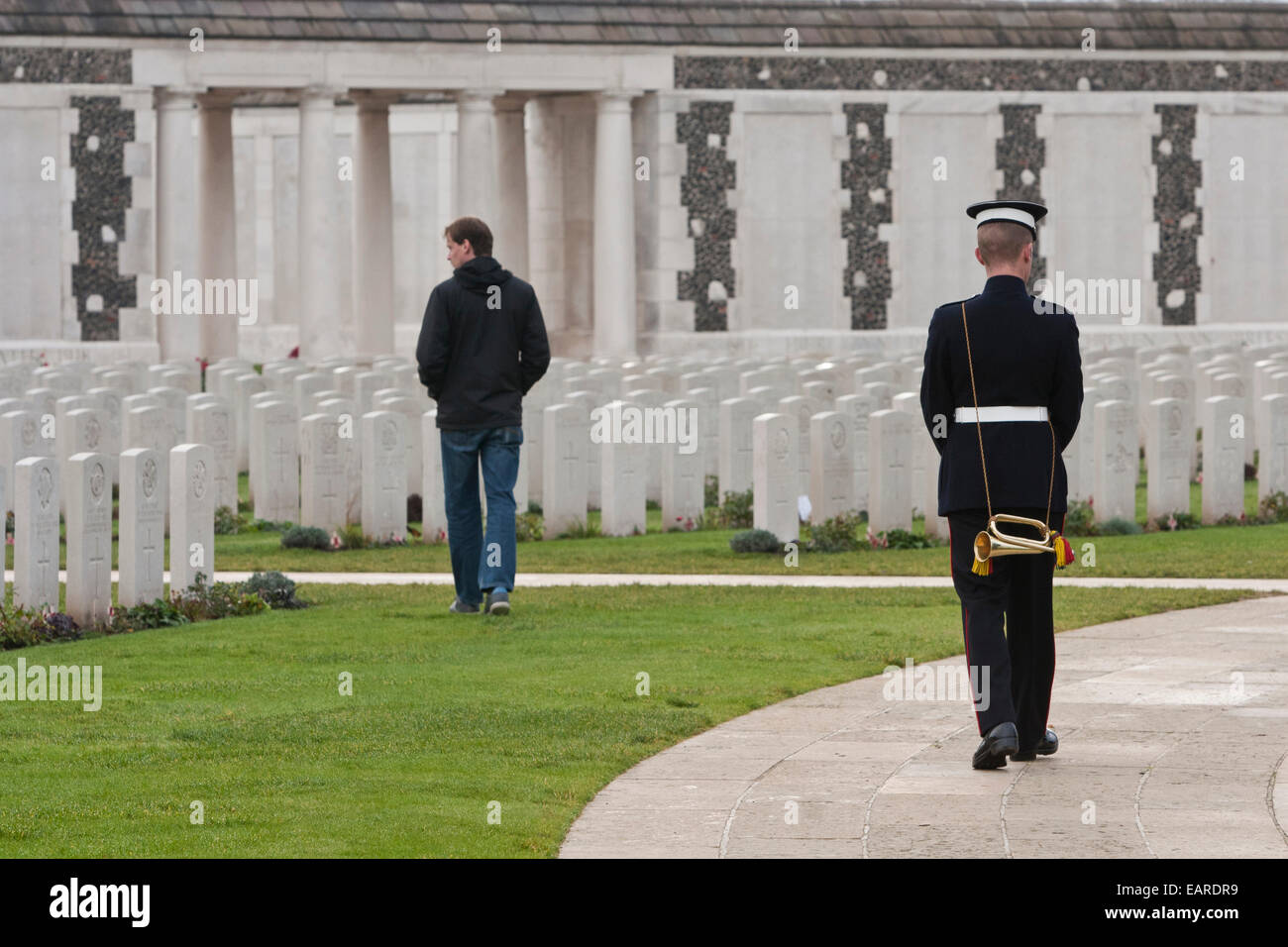 Coldstream guardsman hi-res stock photography and images - Alamy