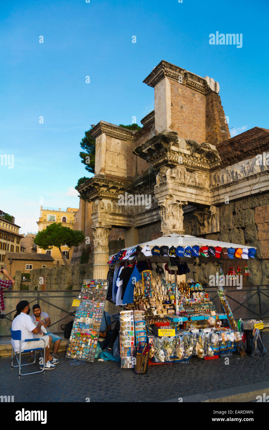 Souvenir stall rome hi-res stock photography and images - Alamy