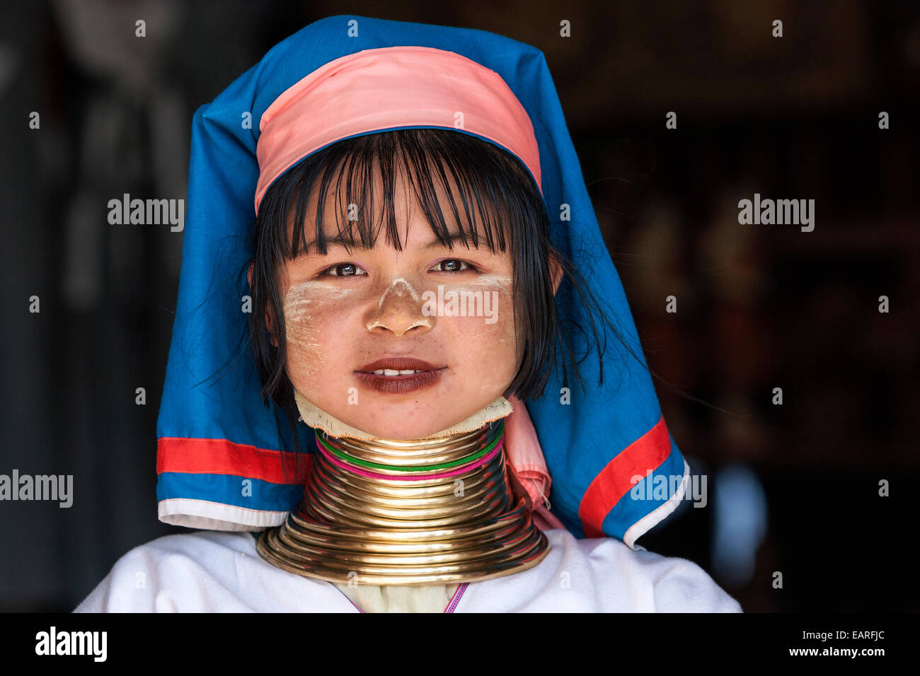 Traditional clothing myanmar hi-res stock photography and images - Alamy