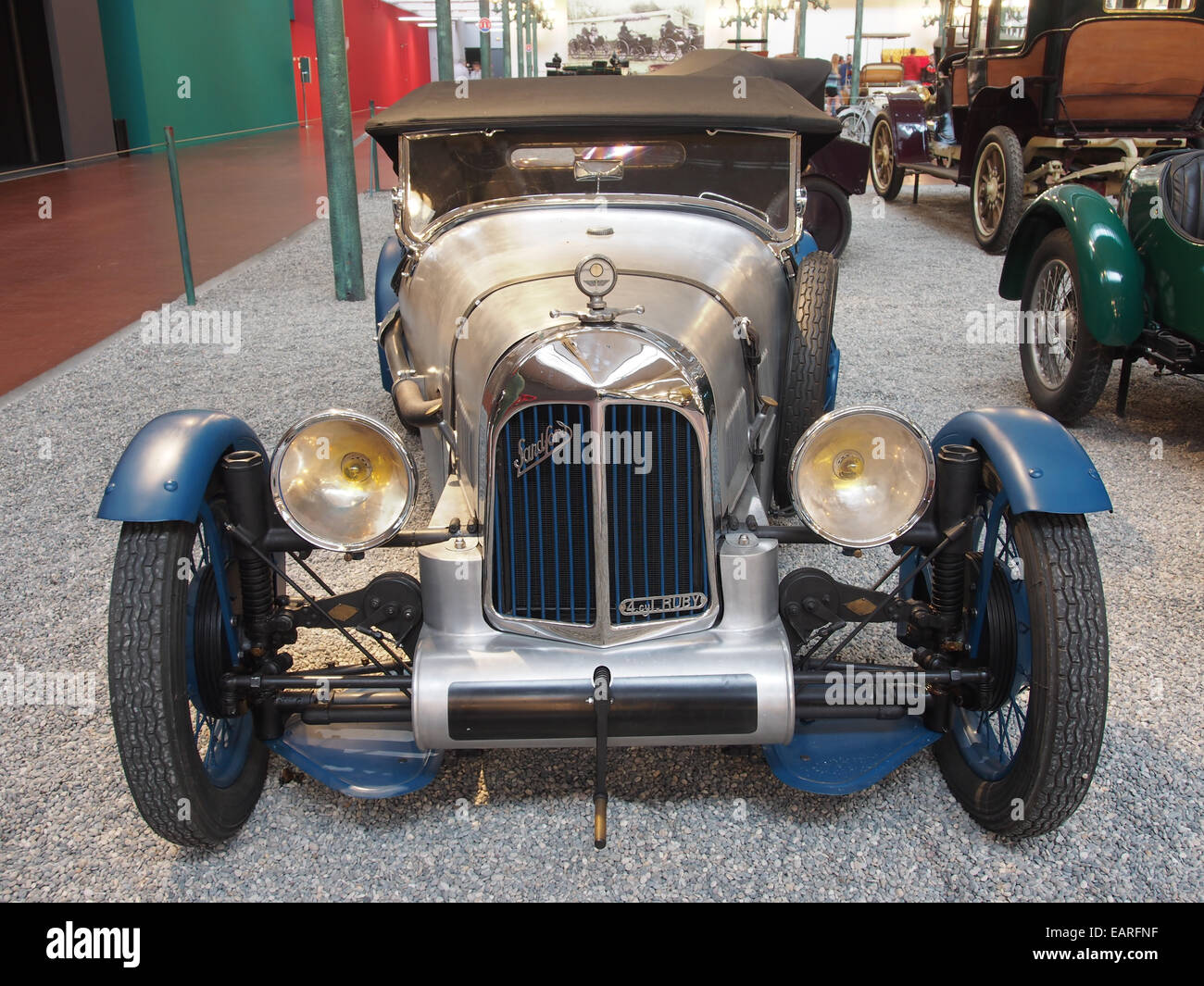 4 cylinder engine hi-res stock photography and images - Alamy
