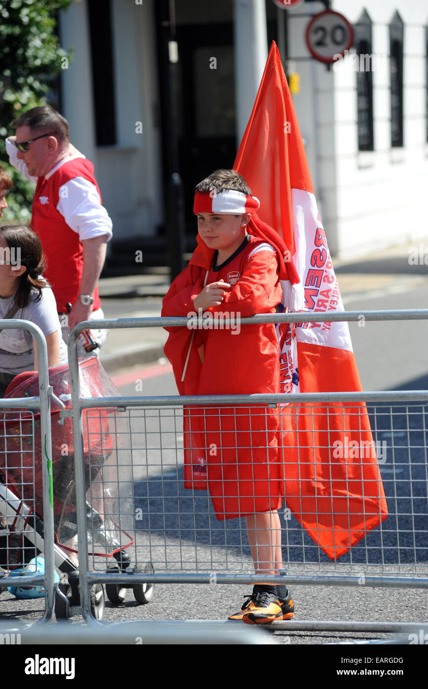Arsenal victory parade hi-res stock photography and images - Alamy