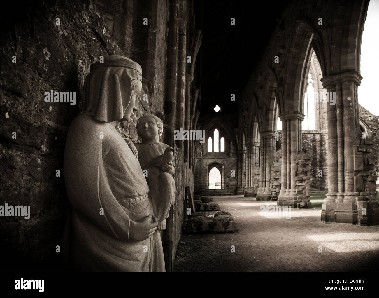 Statue Mother Child High Resolution Stock Photography and Images - Alamy