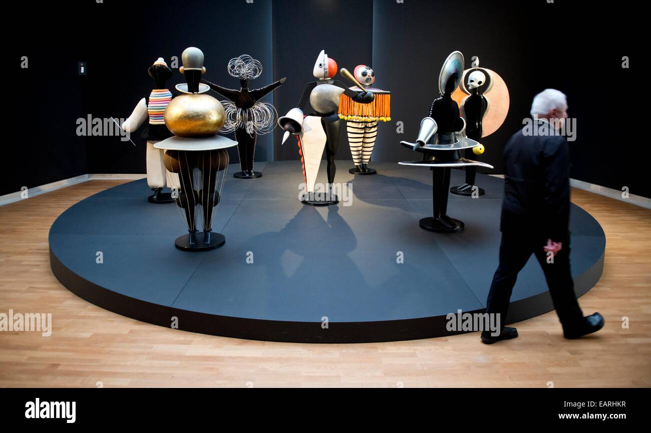 Schlemmer triadic ballet hi-res stock photography and images - Alamy