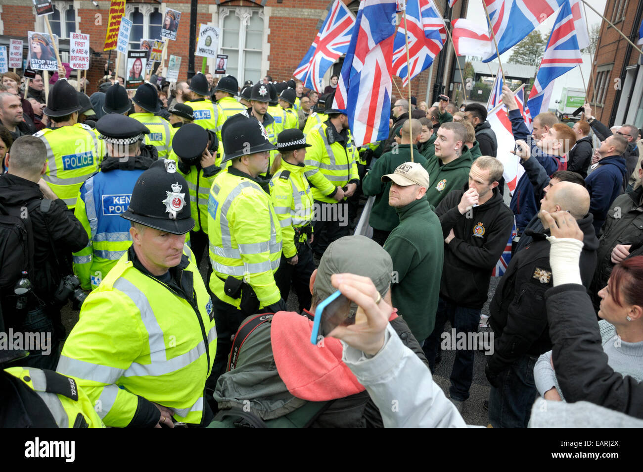 Standoff hi-res stock photography and images - Alamy