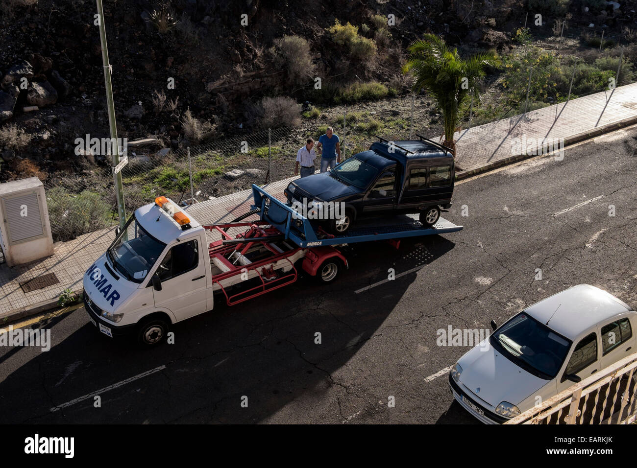 Breakdown rescue truck loading van on to the back for transport to ...