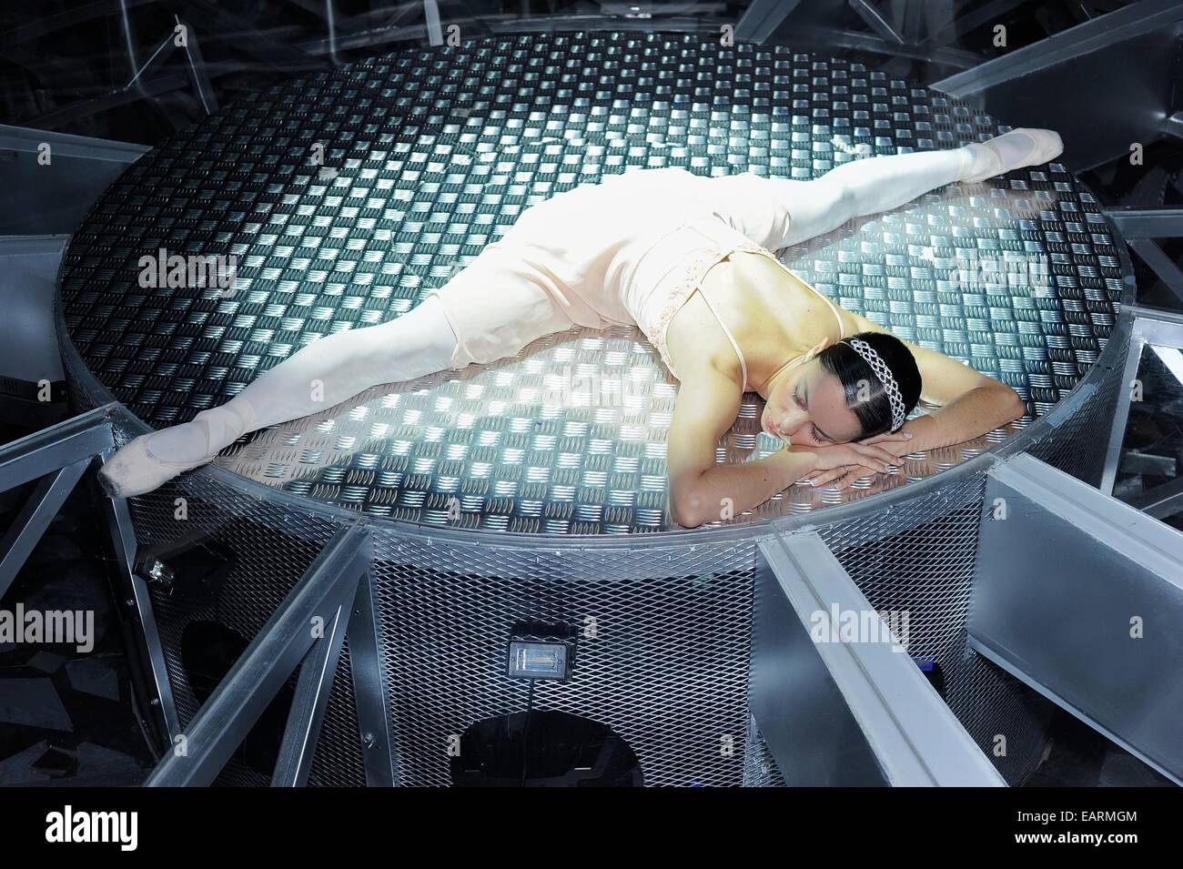 A dancer of the National Ballet in splits Stock Photo - Alamy
