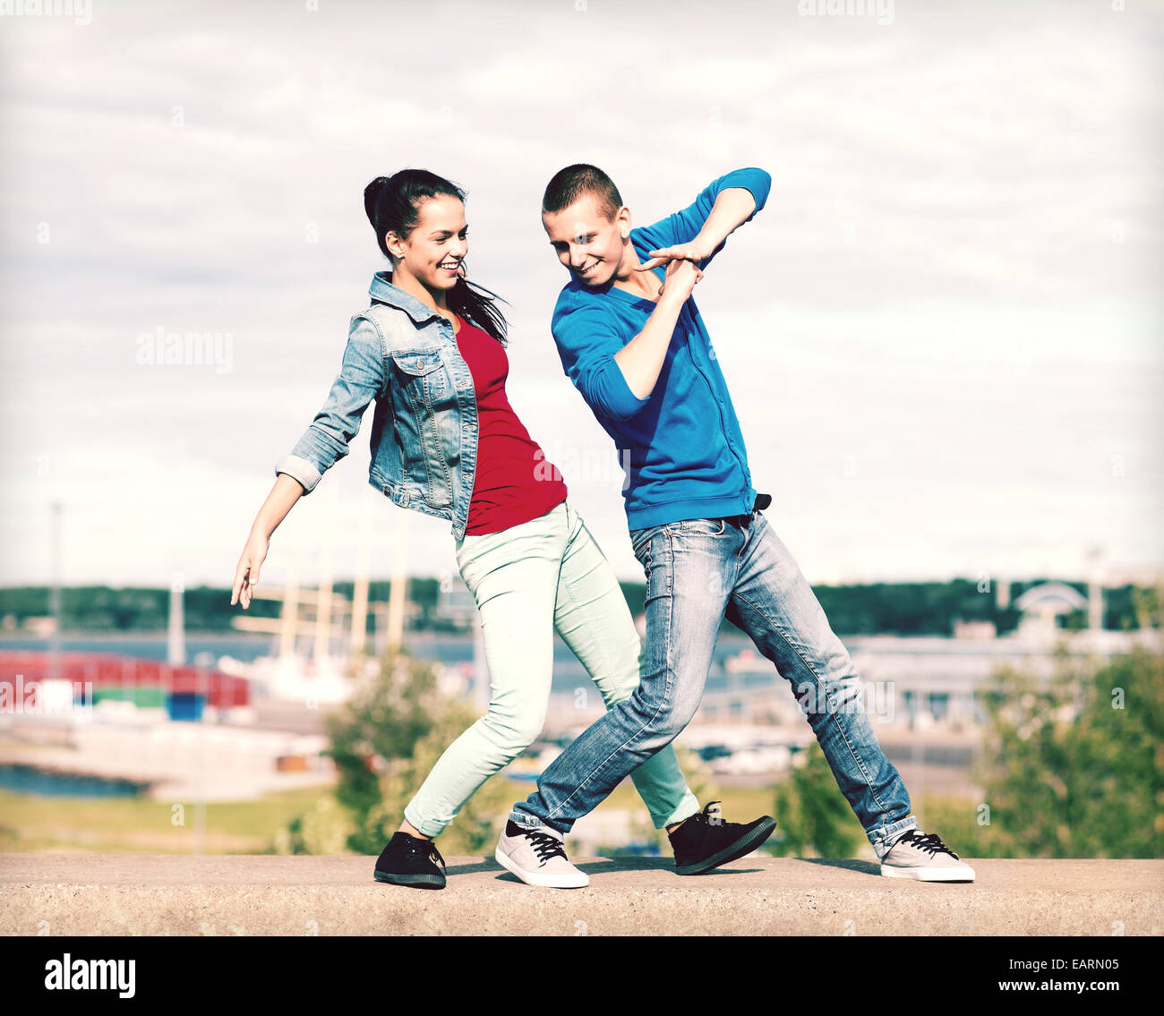 couple of teenagers dancing outside Stock Photo - Alamy