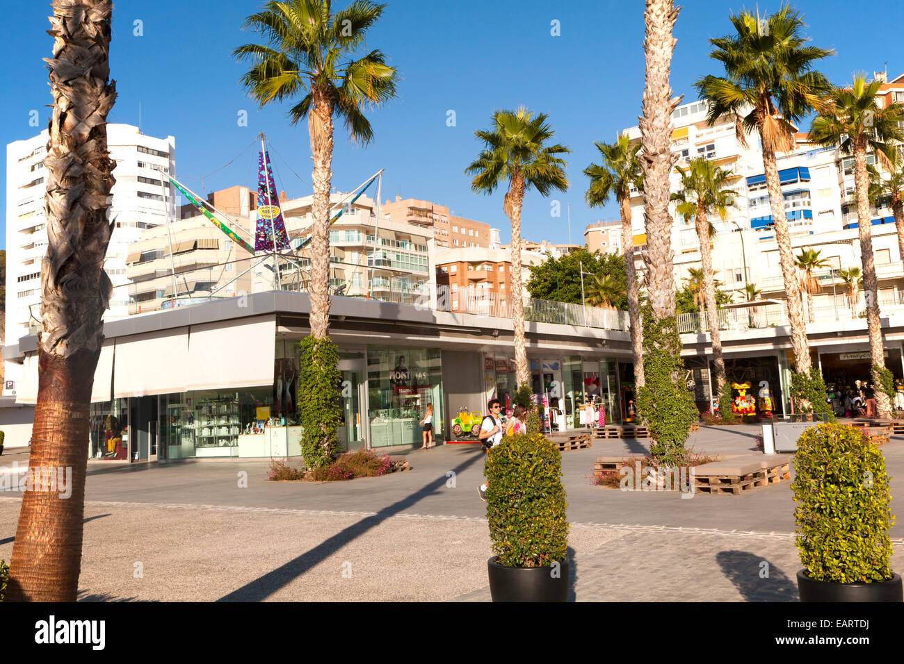 Muelle uno shops hi-res stock photography and images - Alamy