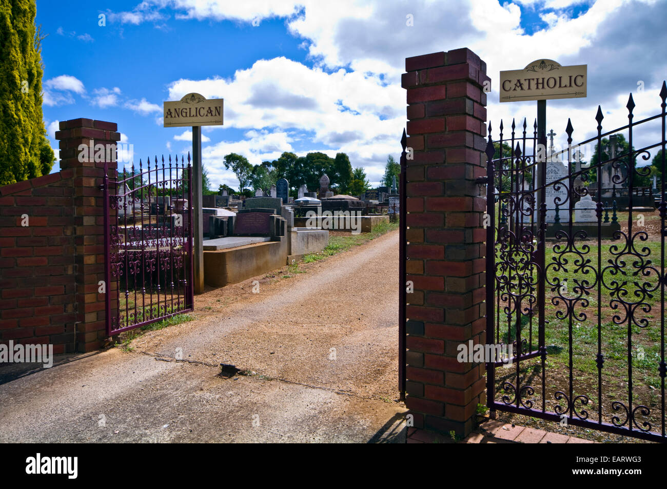 Cemetery sign iron hi-res stock photography and images - Alamy