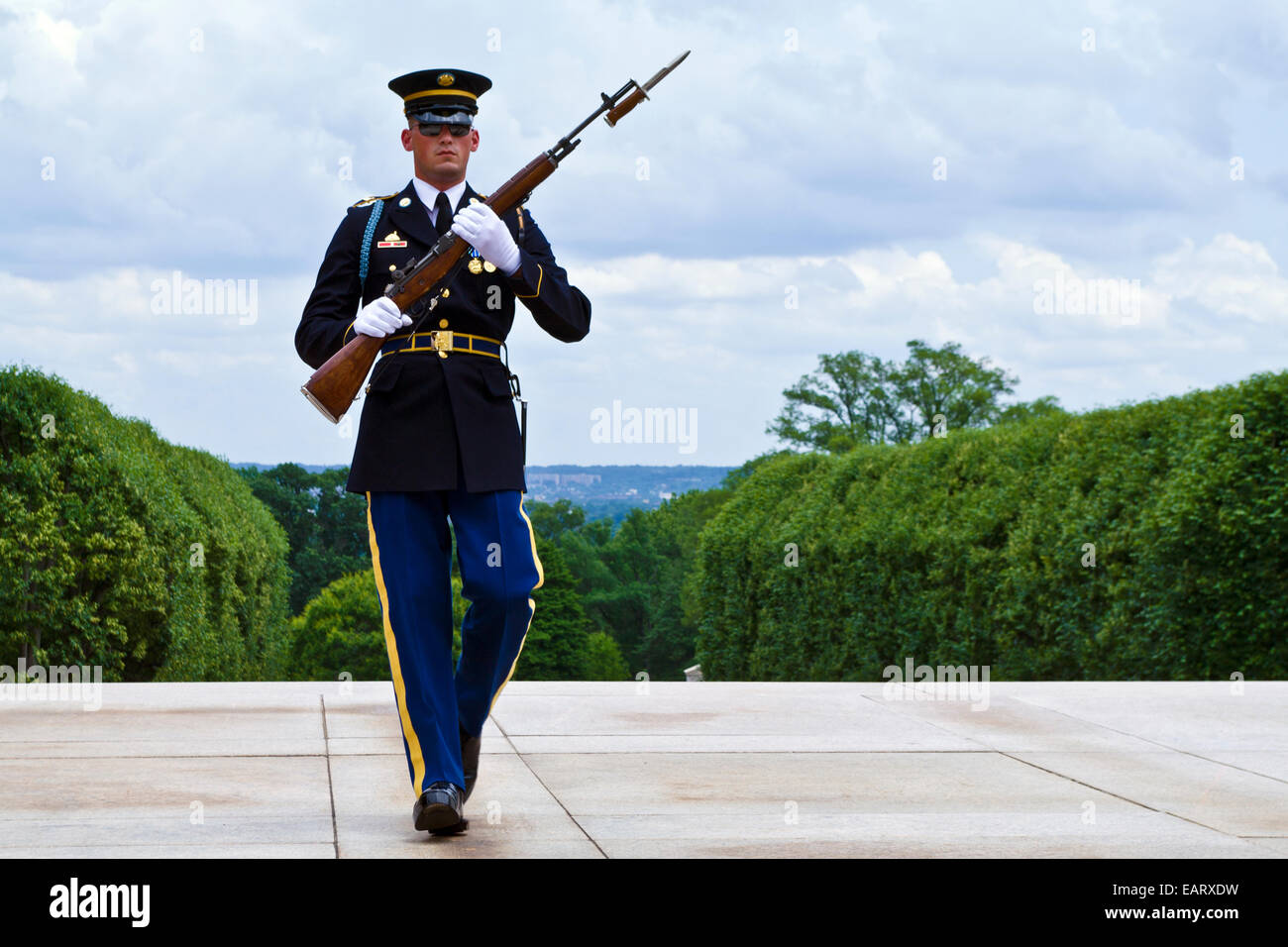 A guard at the Tomb of the Unknowns walking the mat on Memorial Day ...