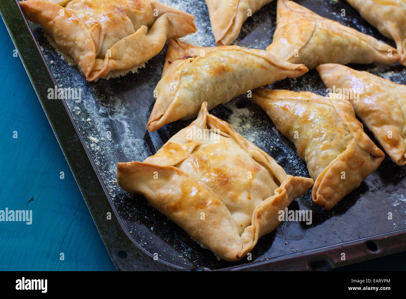 Indian samosa hi-res stock photography and images - Alamy