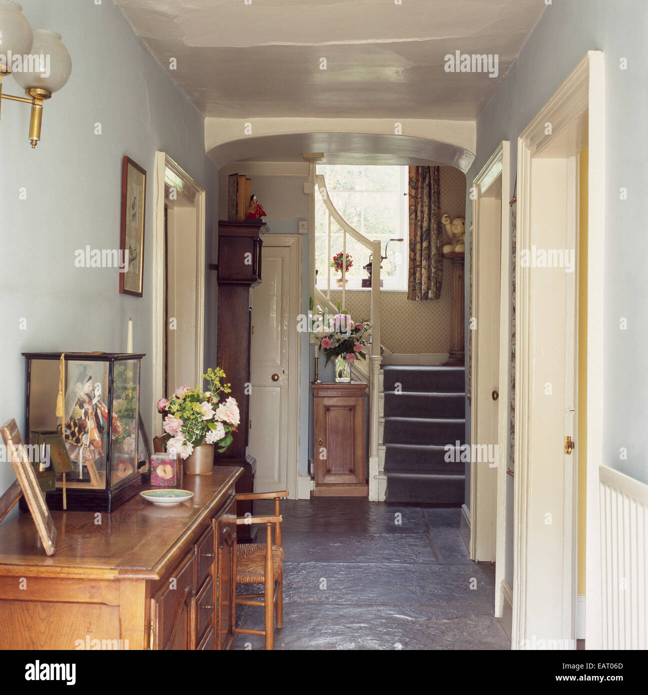 Antique staircase uk hi-res stock photography and images - Alamy