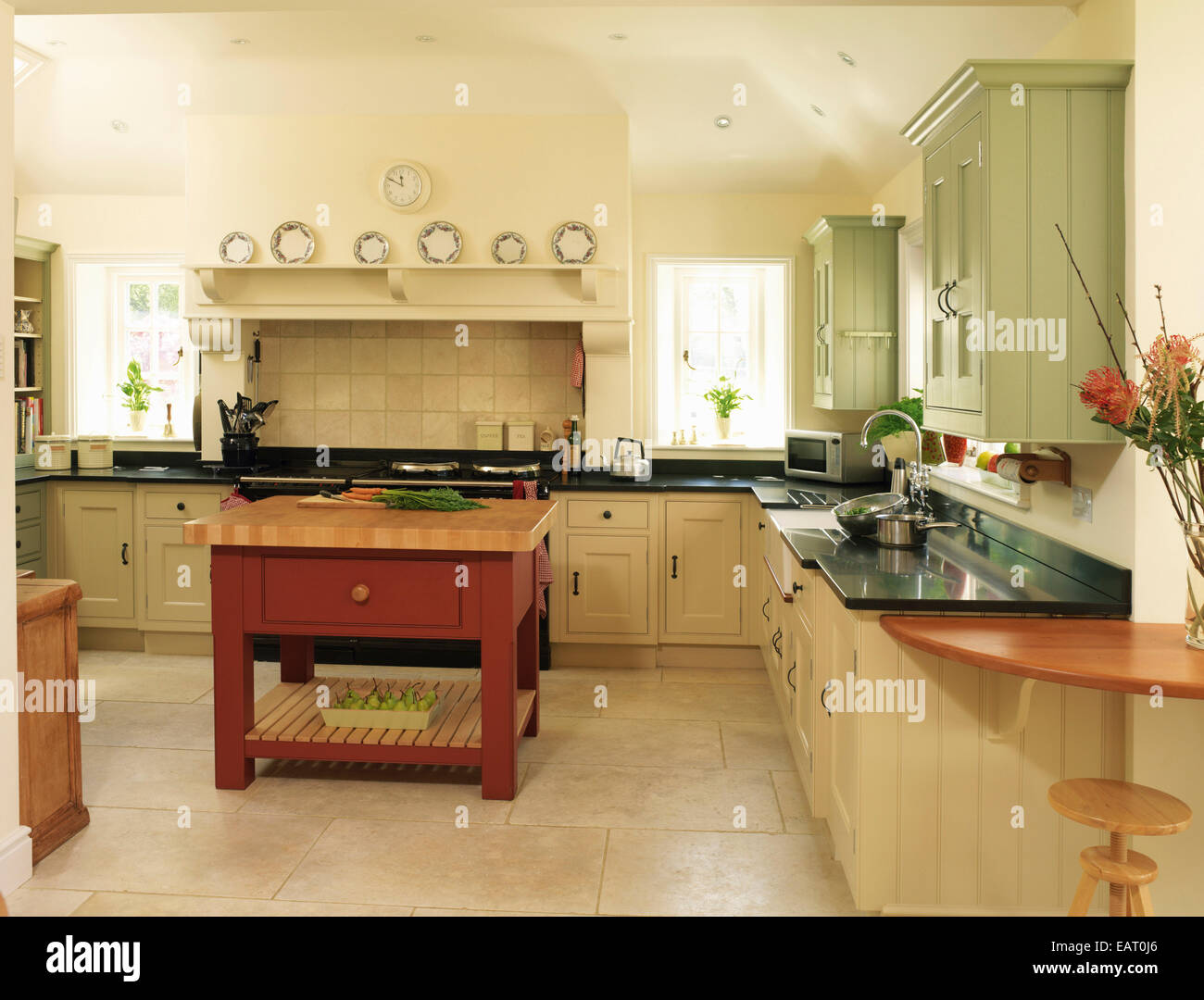 Freestanding worktop unit in centre of country style kitchen Stock ...