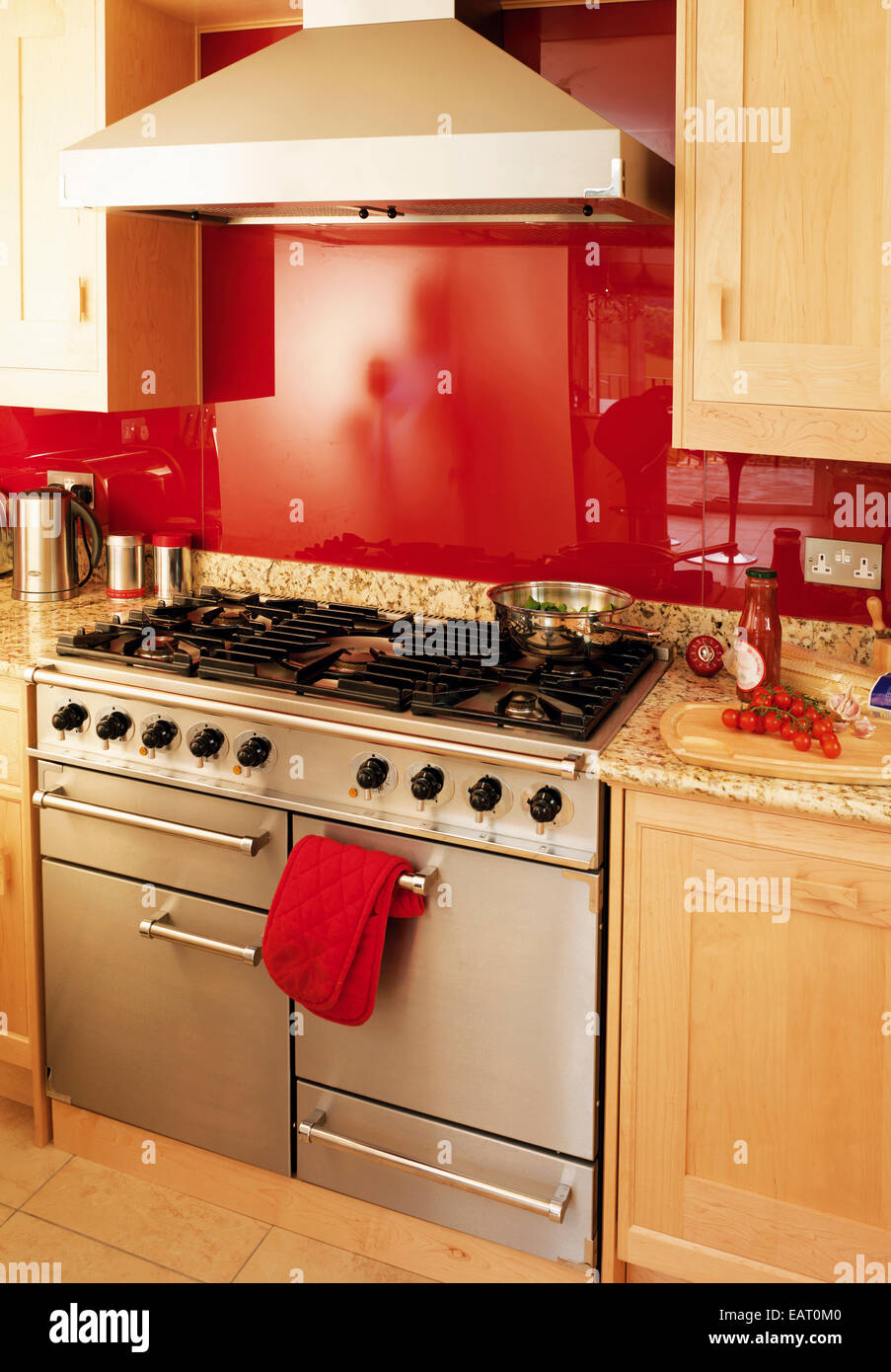Stainless steel range oven in red kitchen Stock Photo - Alamy