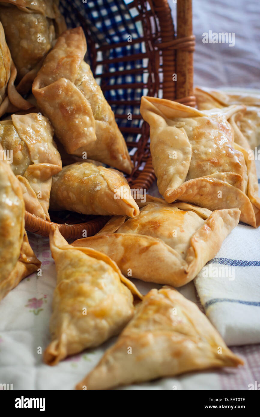 indian samosa filled with chicken curry on tray Stock Photo - Alamy