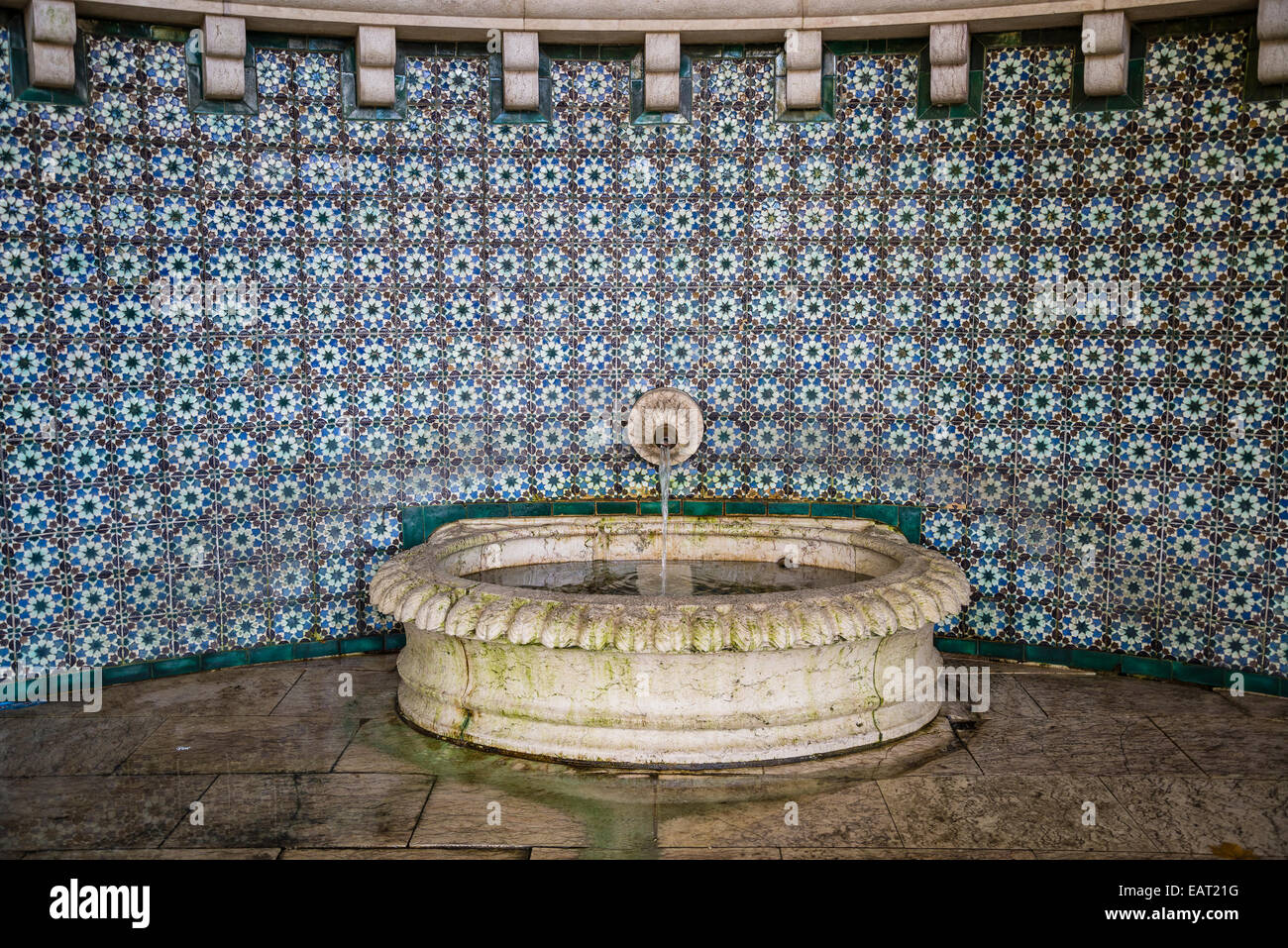 Moorish architecture water fountain hi-res stock photography and images ...