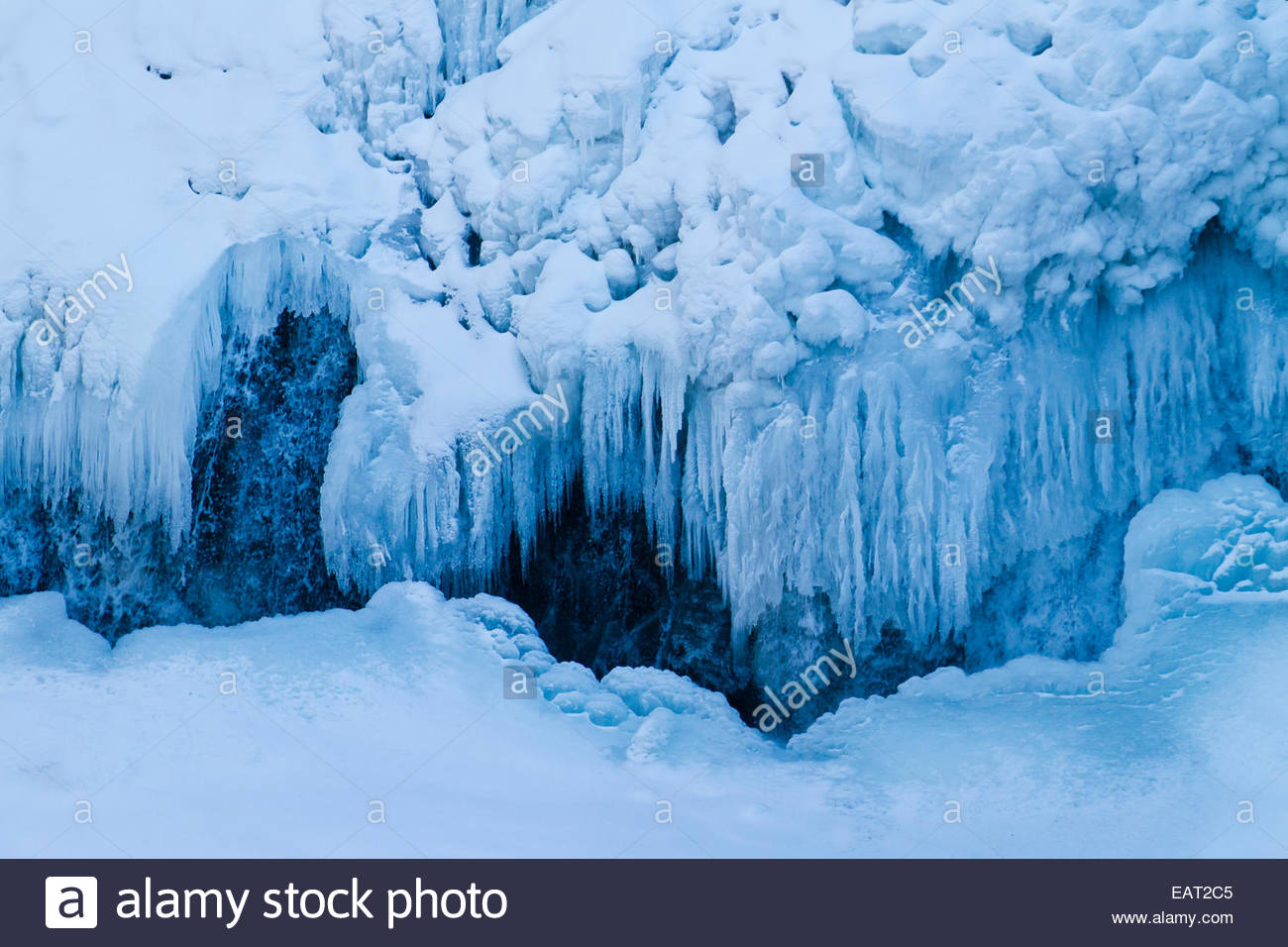 Yellowstone waterfall frozen hi-res stock photography and images - Alamy