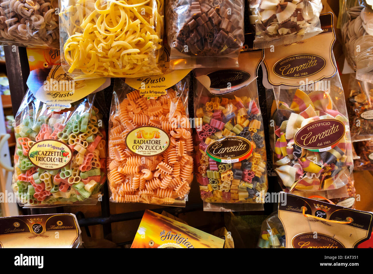 Spaghetti pasta in packet hi-res stock photography and images - Alamy