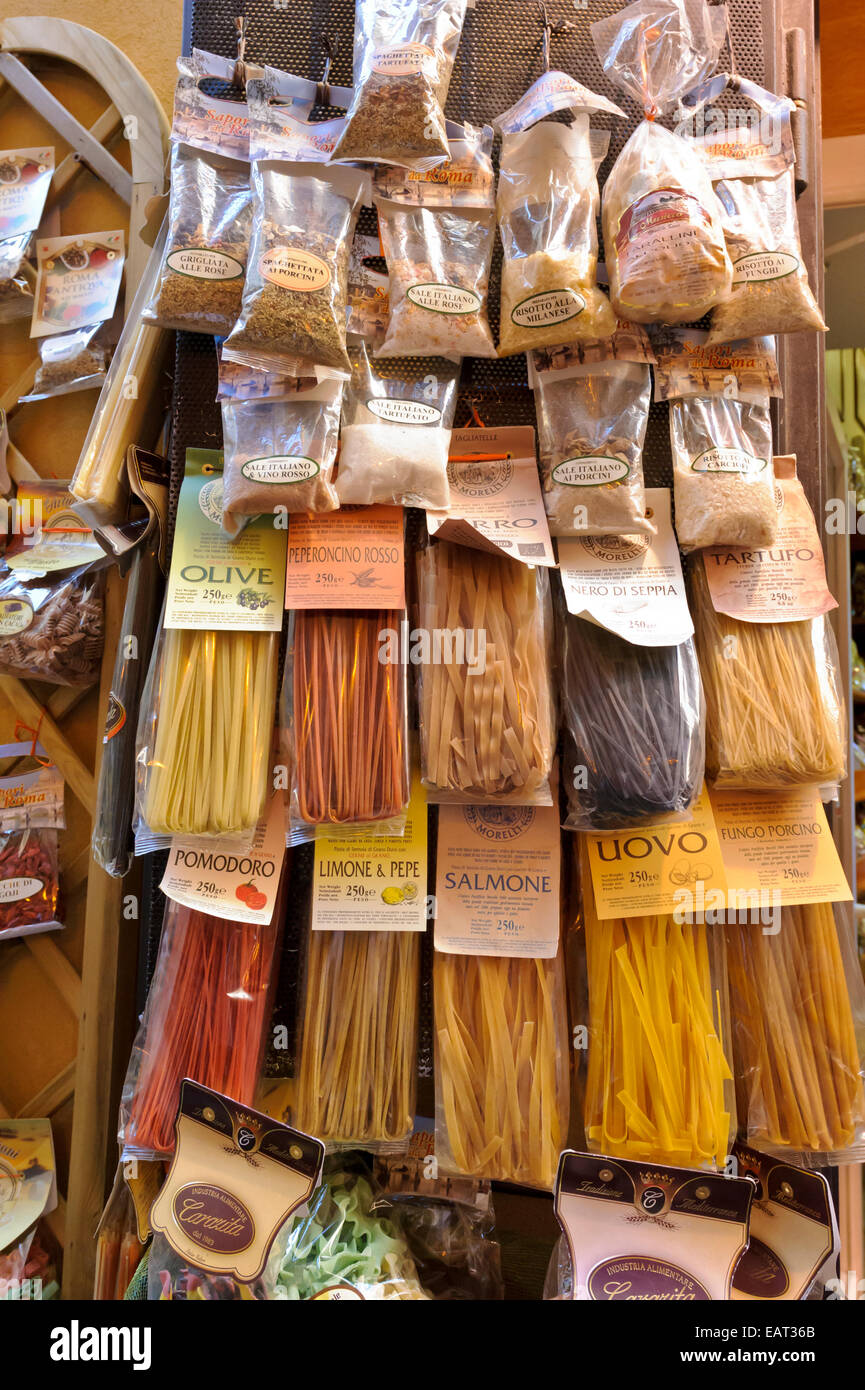 Spaghetti pasta in packet hi-res stock photography and images - Alamy