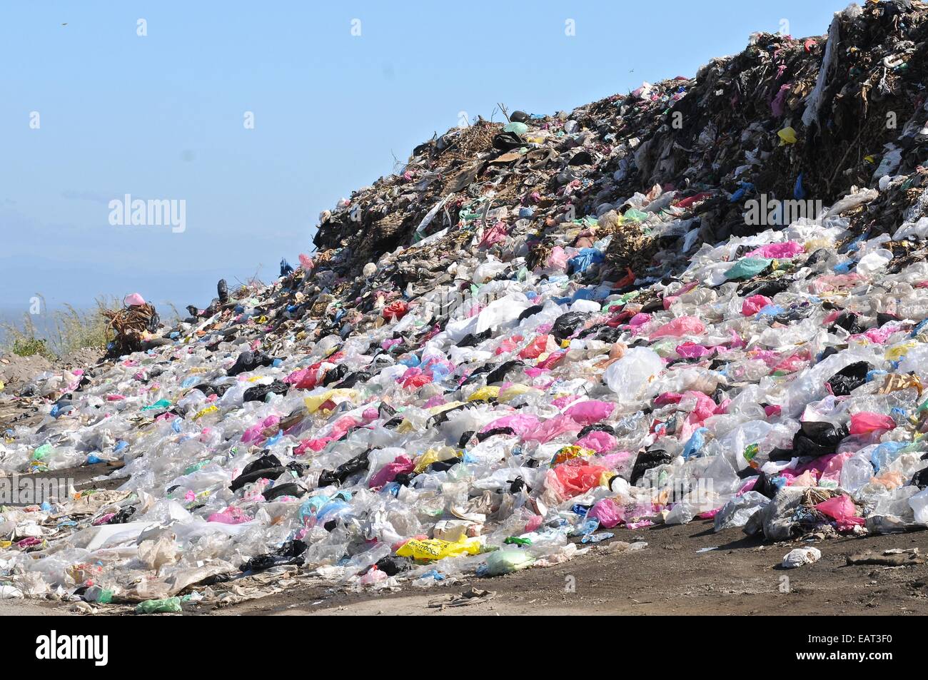 Garbage piles up into mountains in 'La Chureca,' or city dump Stock ...